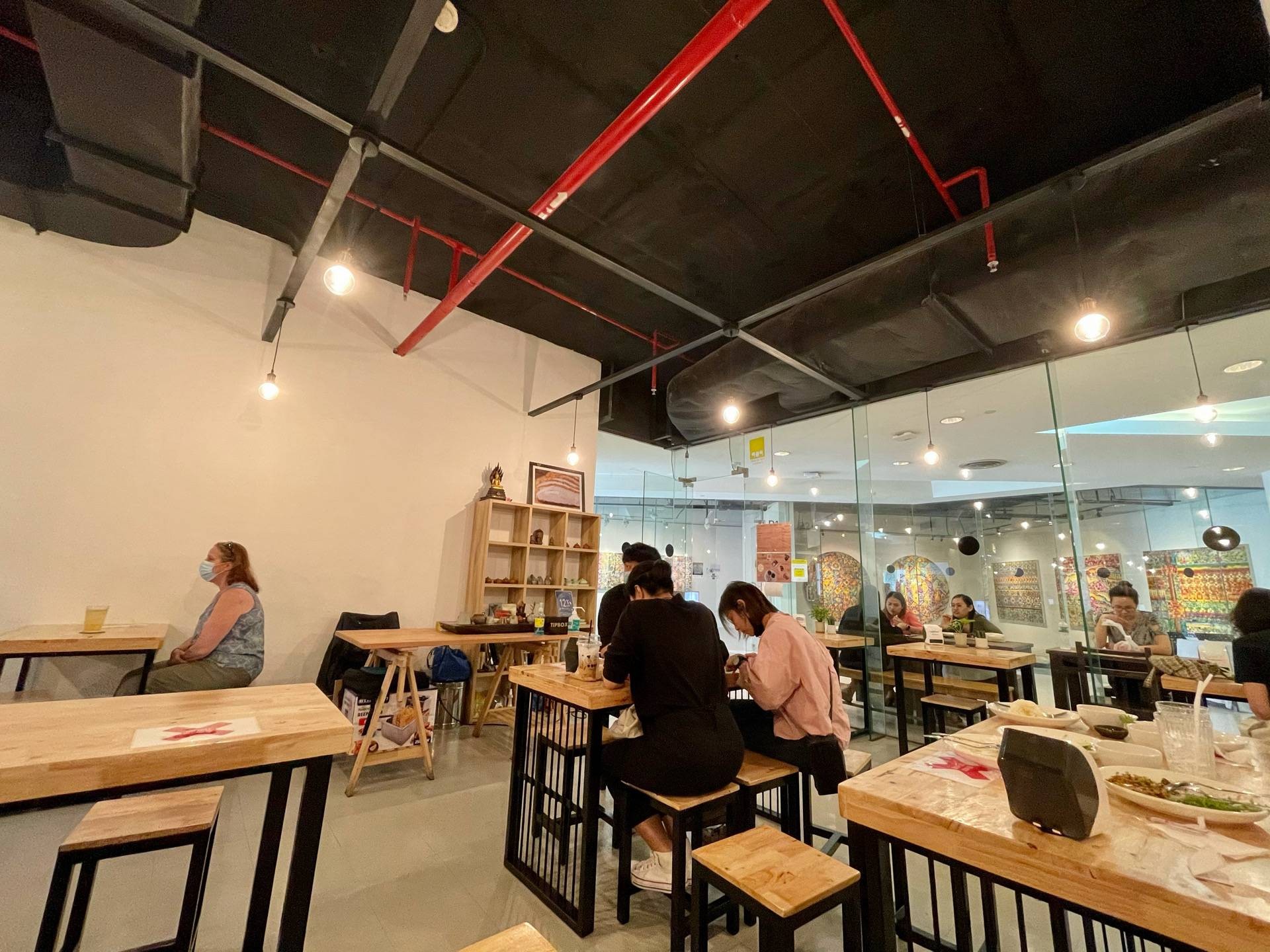 รีวิว Krob Kun(กรอบกุน) หอศิลปวัฒนธรรม - ร้านนี้เด็ดที่เมนูหมูกรอบ