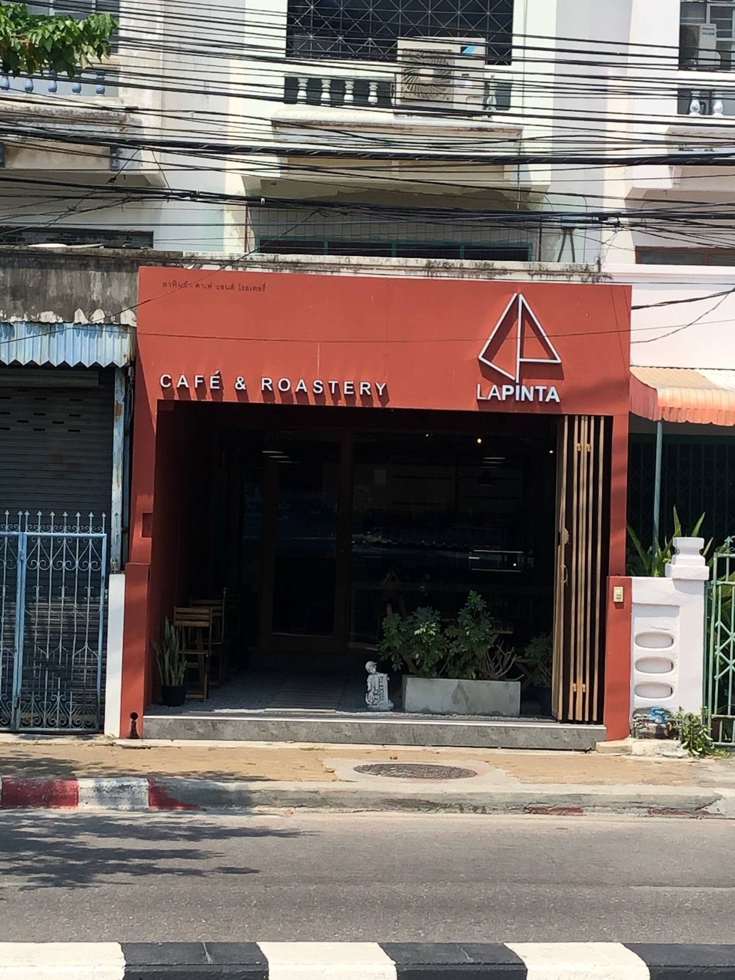 รีวิว Lapinta Cafe & Roastery - ร้านกาแฟตึกส้มในซอยลาซาล - Wongnai