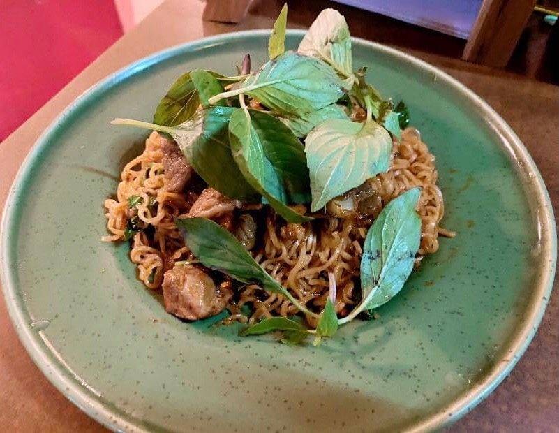 รีวิว HY DRO BAR 13 สาขา1 - ทำช้า อาหารรสชาติธรรมดา น่าจะลืมออเดอร์ด้วย ...