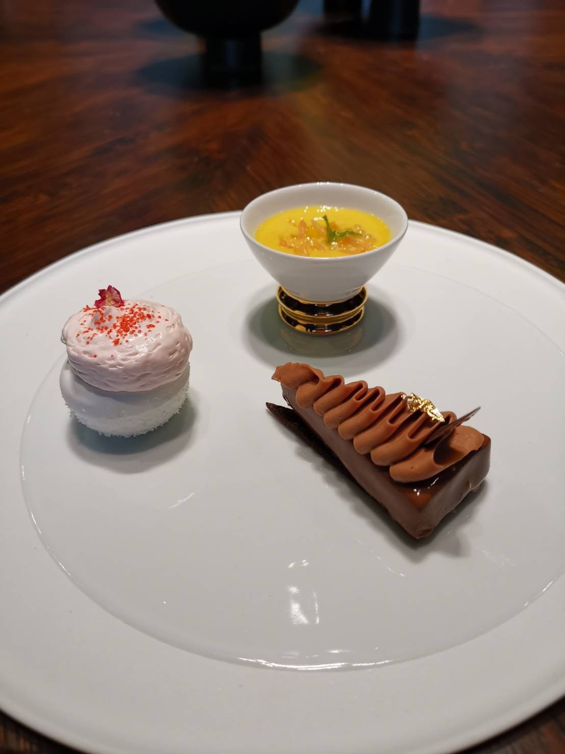 ร้าน Yu Ting Yuan at Four Seasons Hotel Bangkok at Chao Phraya River ...