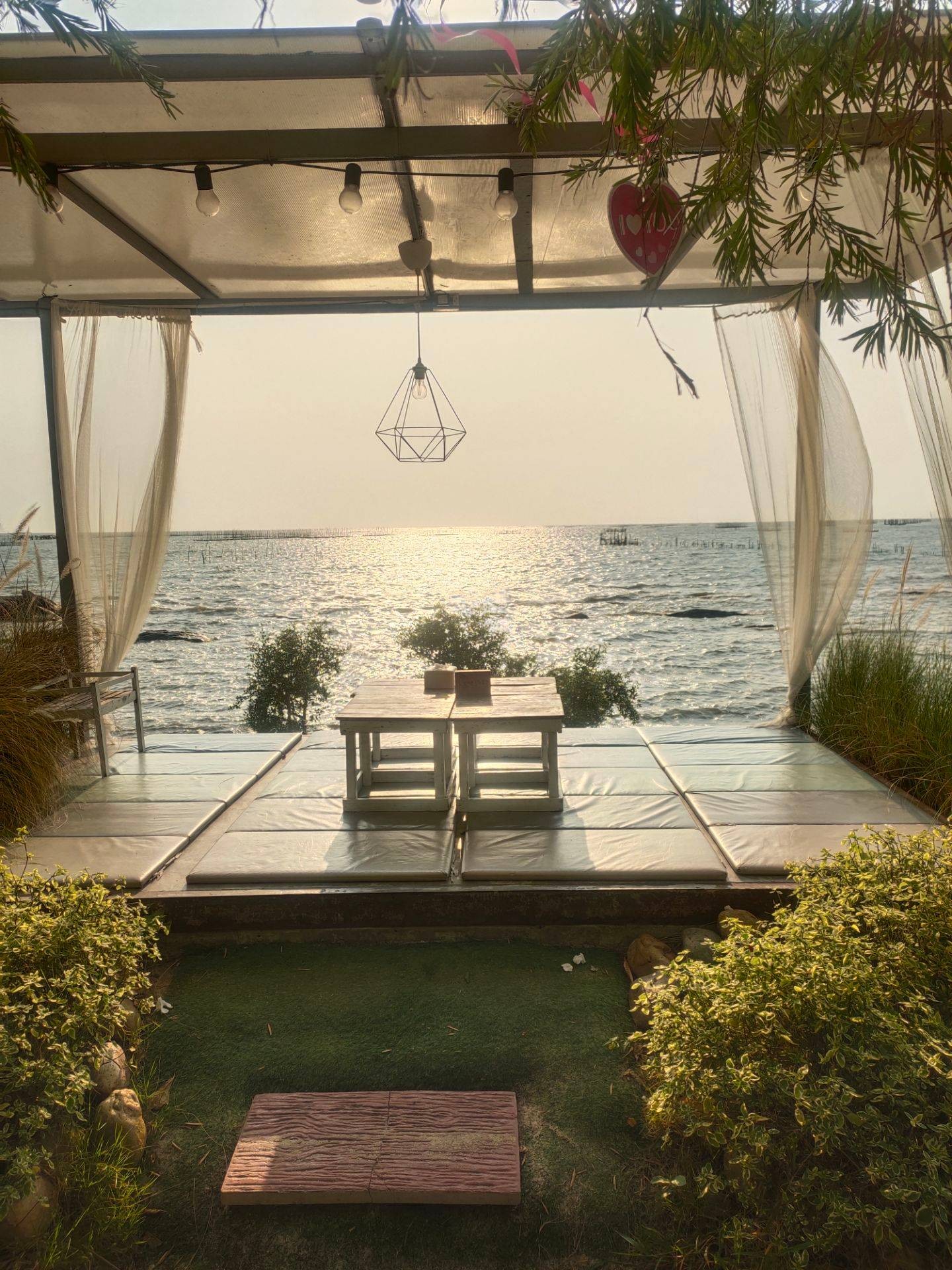 รีวิว Austin Cafe - ร้านบรรยากาศดีมาก มุมถ่ายรูปเยอะมาก สวยมาก มีทั้ง ...