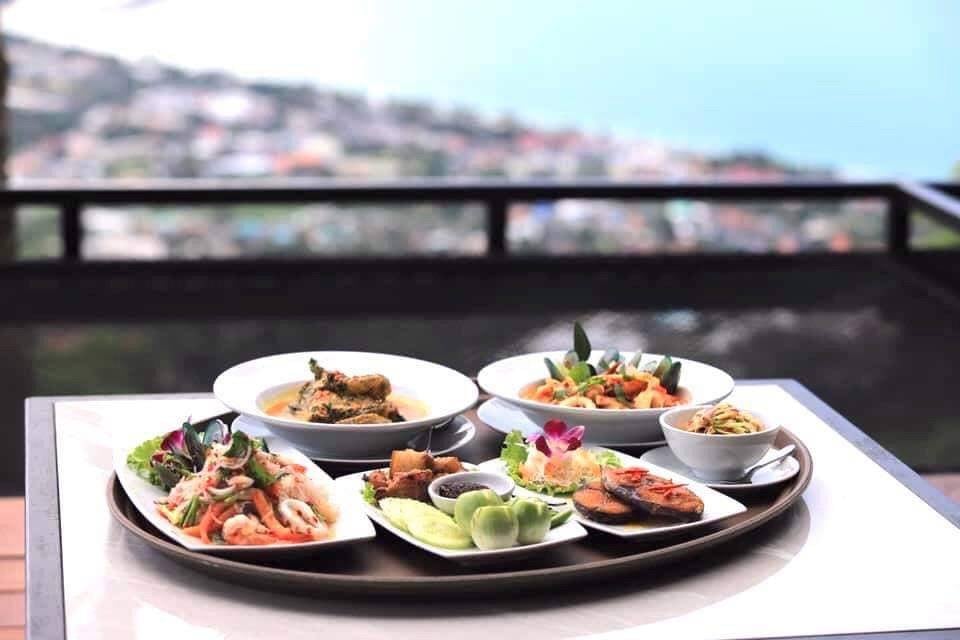 รีวิว THE ROOF SAMUI - อาหารอร่อยมากเวอร์ทั้ง หมูโค, ห่อหมกทะเล วิวก็ ...
