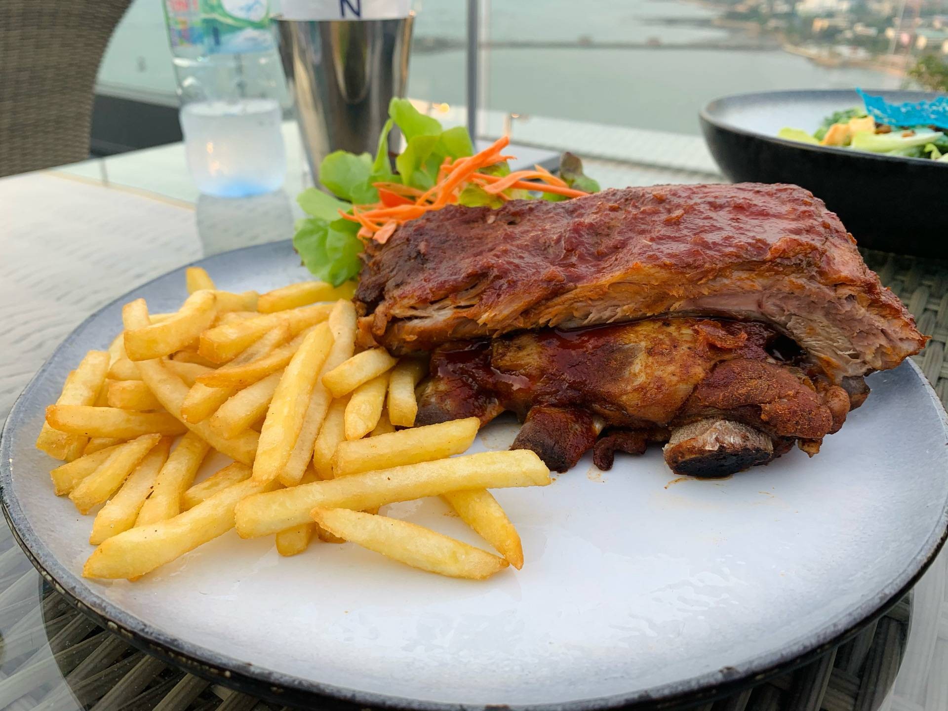 รูป Silver Moon Rooftop Bar Novotel Sriracha & Koh Si Chang Marina Bay