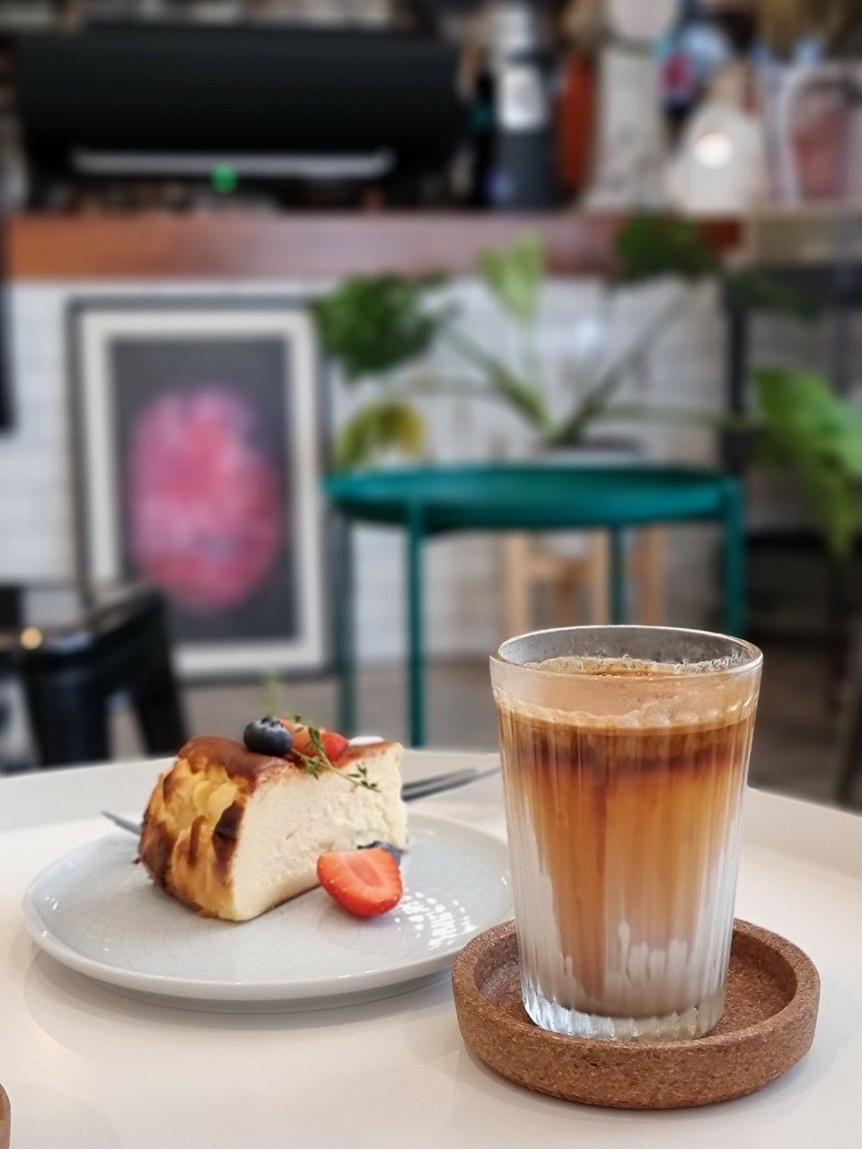 รีวิว Coffee Sis Cafe - เจ้าของร้านแนะนำละเอียดดีมาก กาแฟดี เค้กอร่อย ...