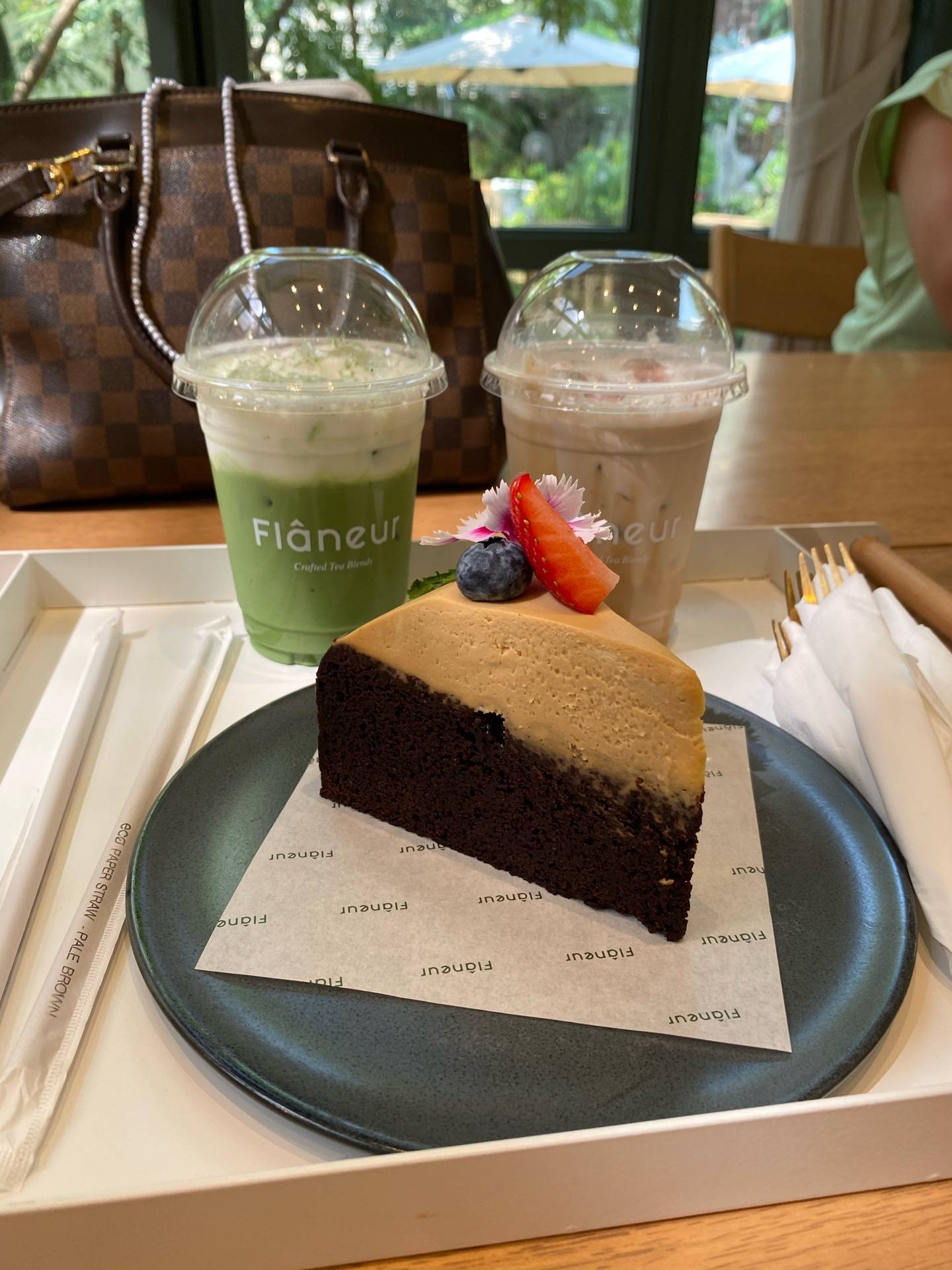 รีวิว Flâneur Tea Kiosk - วันนี้เรามี Afternoon tea กันรึยังคะ คาเฟ่นี้อยู่สาธร โดดเด่นเรื่อง ...