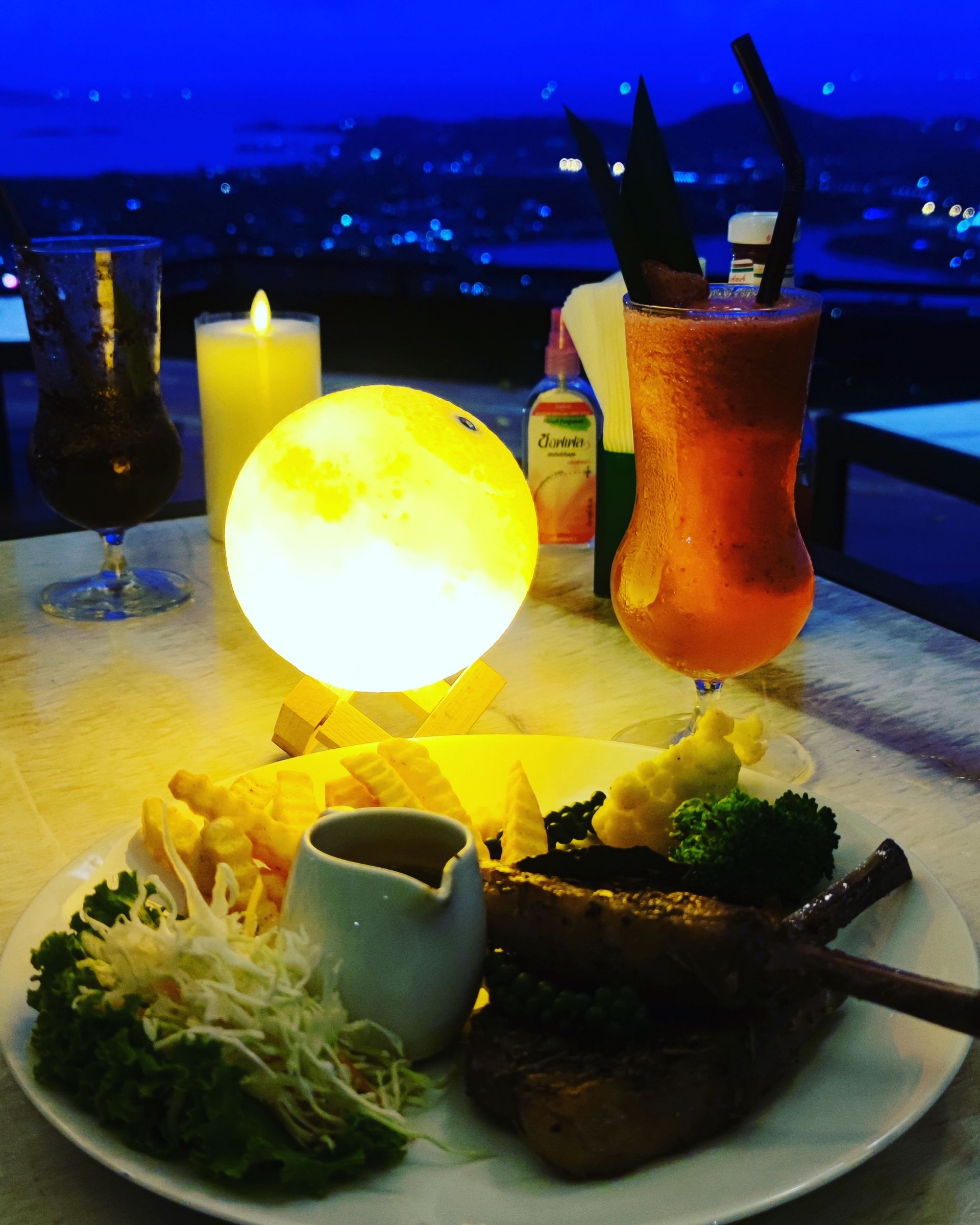รีวิว THE ROOF SAMUI - ดีมากถึงมากที่สุด ให้ทางร้านช่วยซื้อเค้กมา ...