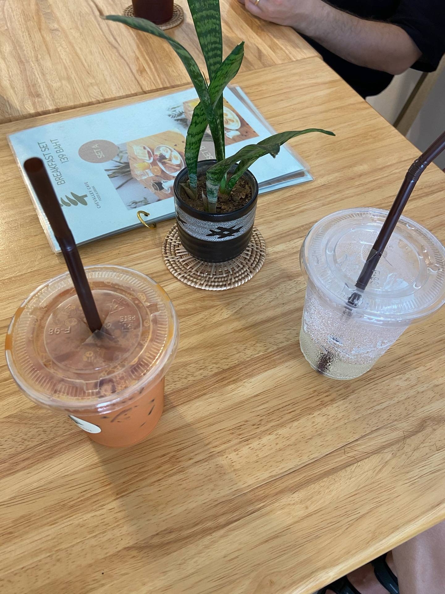 รีวิว Chevalley Beach Resort - This is a great cafe to wait for the ...