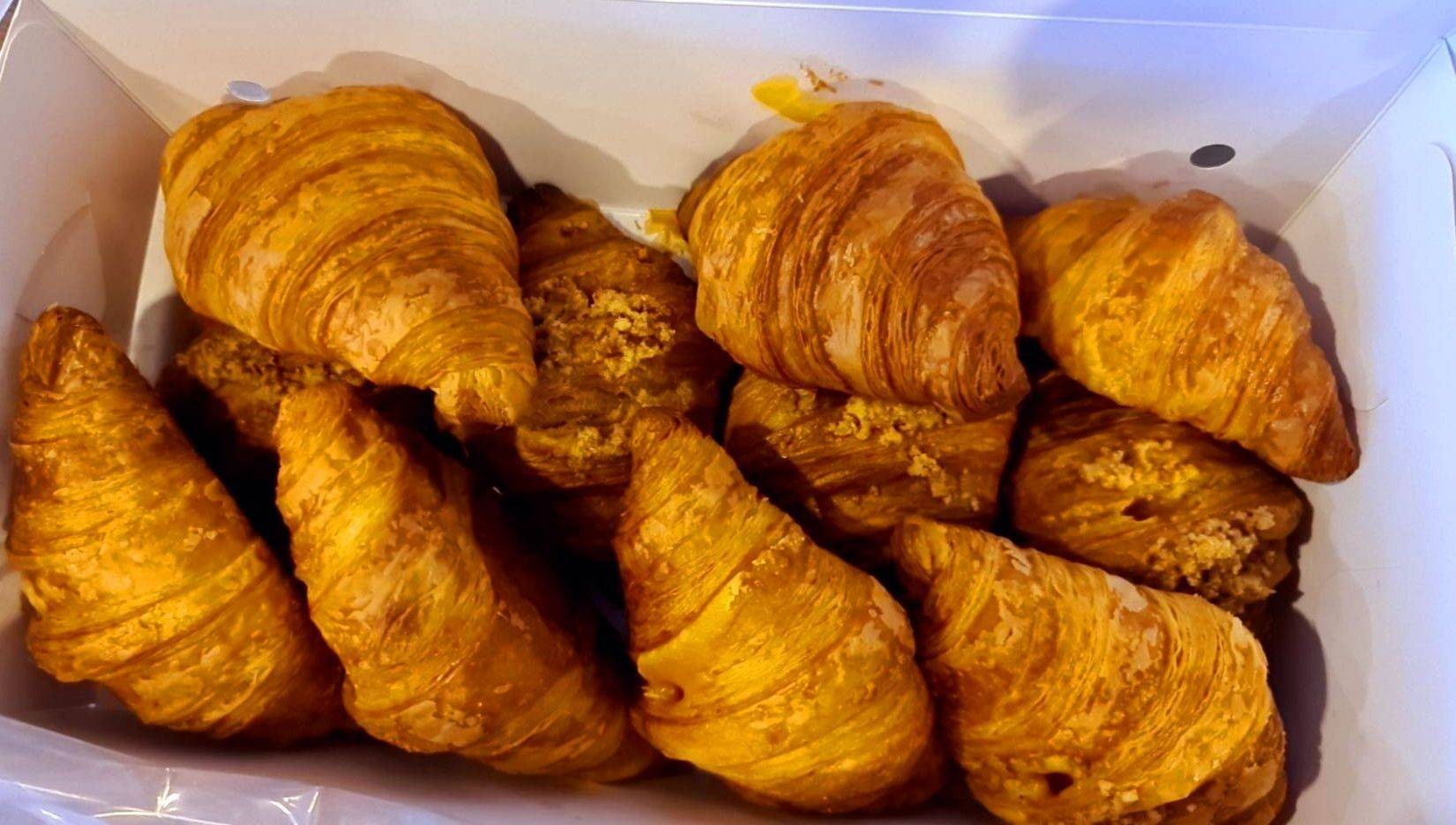 รีวิว Crazy Croissant Sathorn ยานนาวา - อร่อยเกินราคา ต้องลอง กรอบนอก ...