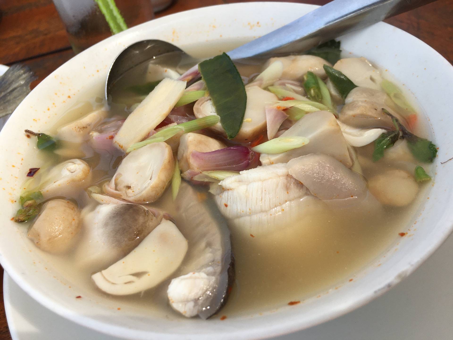 แกงป่าปลาเห็ดโคน ร้าน เรือนน้ำอลิษา