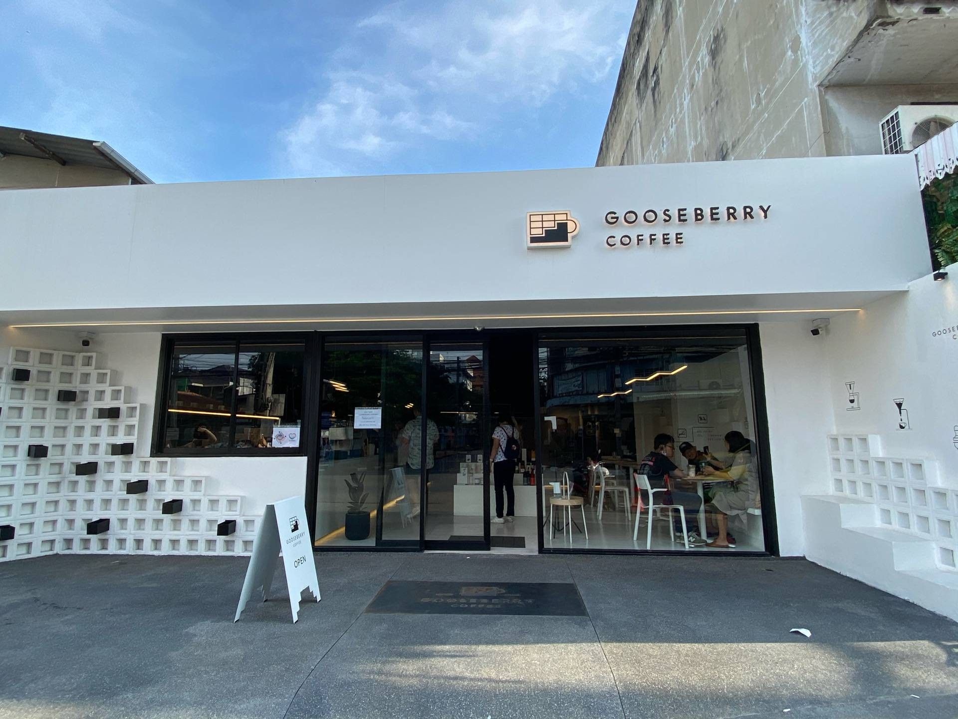 รีวิว GOOSEBERRY COFFEE PAKNAM - ร้านกาแฟตึกแปลกตาย่านปากน้ำ ข้างในมี ...