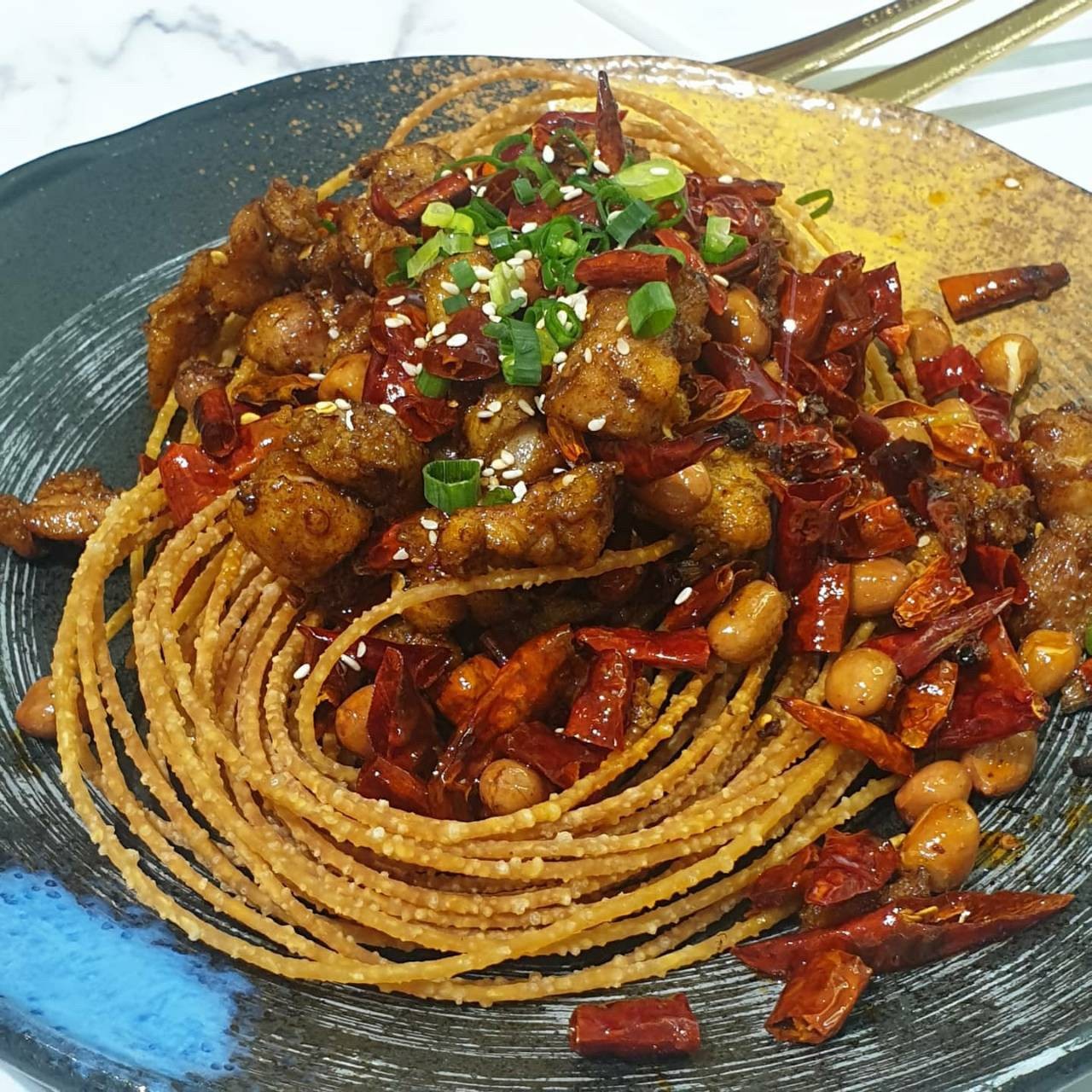 ไก่เผ็ด • ไก่ทอดหมาล่า ดีงัม ร้าน LT Fish Restaurant CentralwOrld - Wongnai