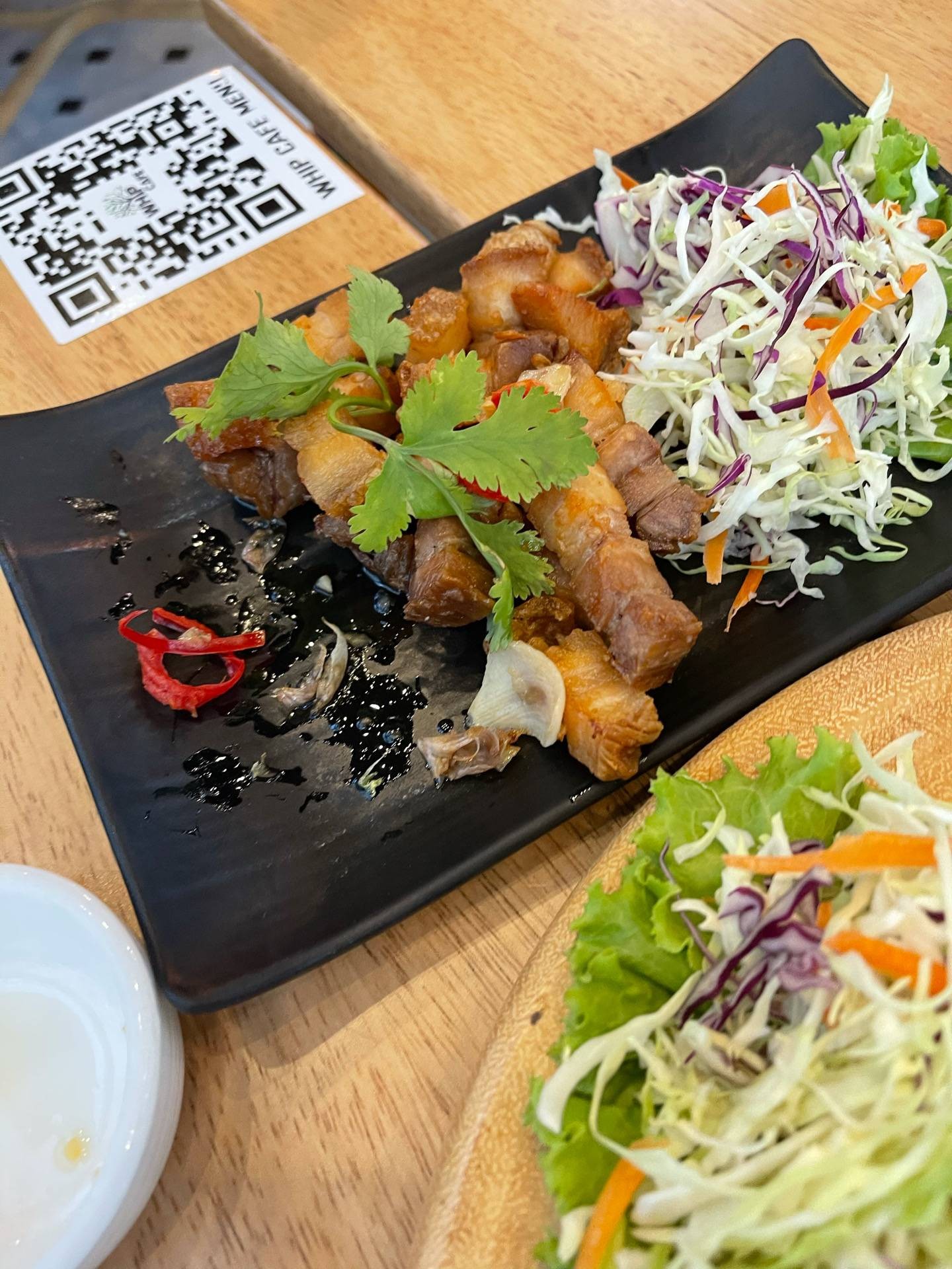 รีวิว WHIP CAFE Bangsaen - บรรยากาศดี อาหารทานง่าย พนักงานโอเค