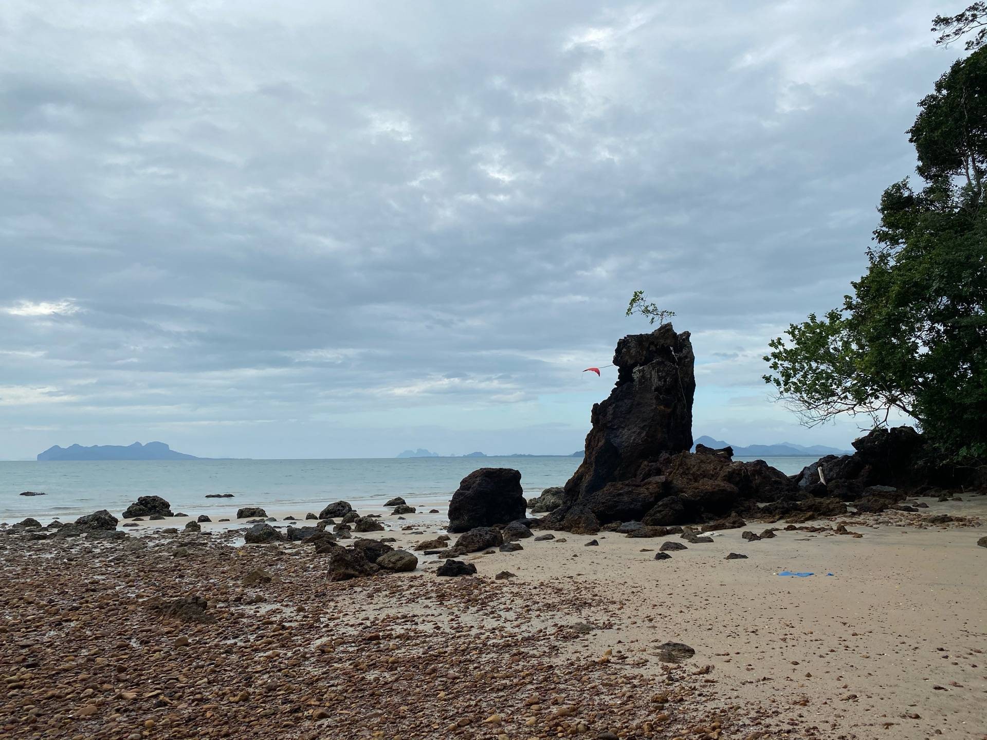 รีวิว Stone Beach เกาะลิบง - ชายหาดสวยและสงบ