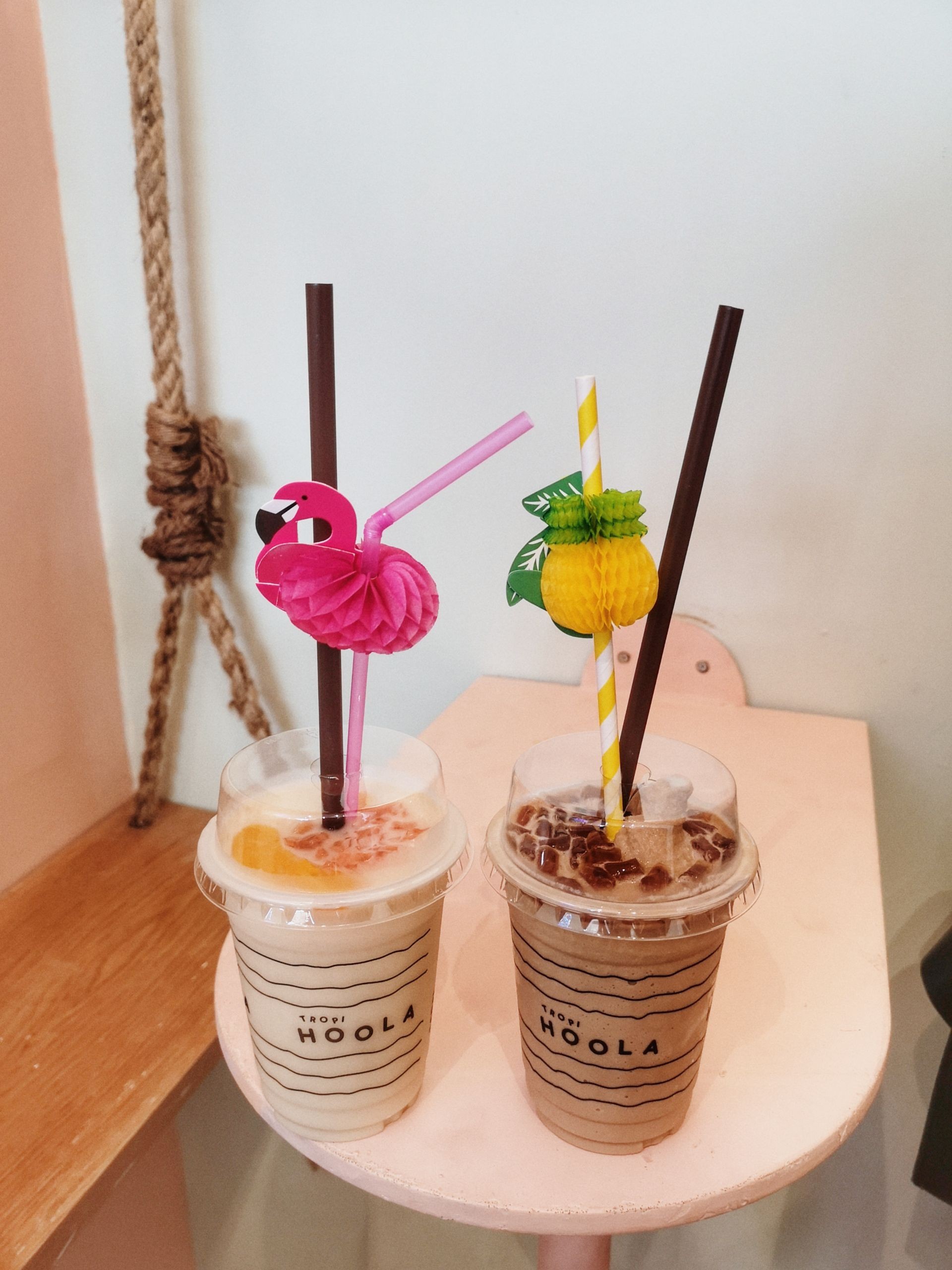 รีวิว Hoola and Ring Ring Cafe - คาเฟ่คิ้วท์ๆ เหมาะมาถ่ายรูปเล่น ย่าน ...