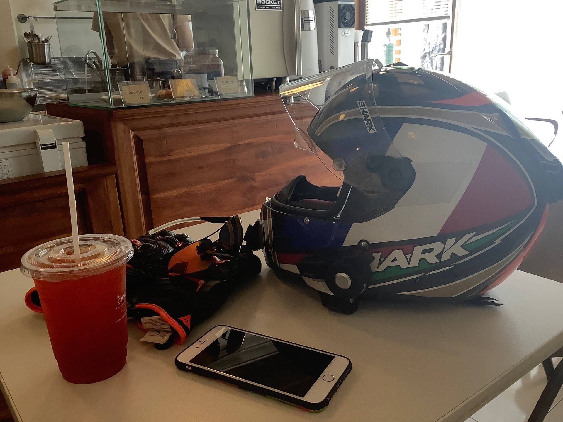 รีวิว the mellow.cafe - นั่งฟังเพลงคิดงานบรรยากาศสบาย ๆ