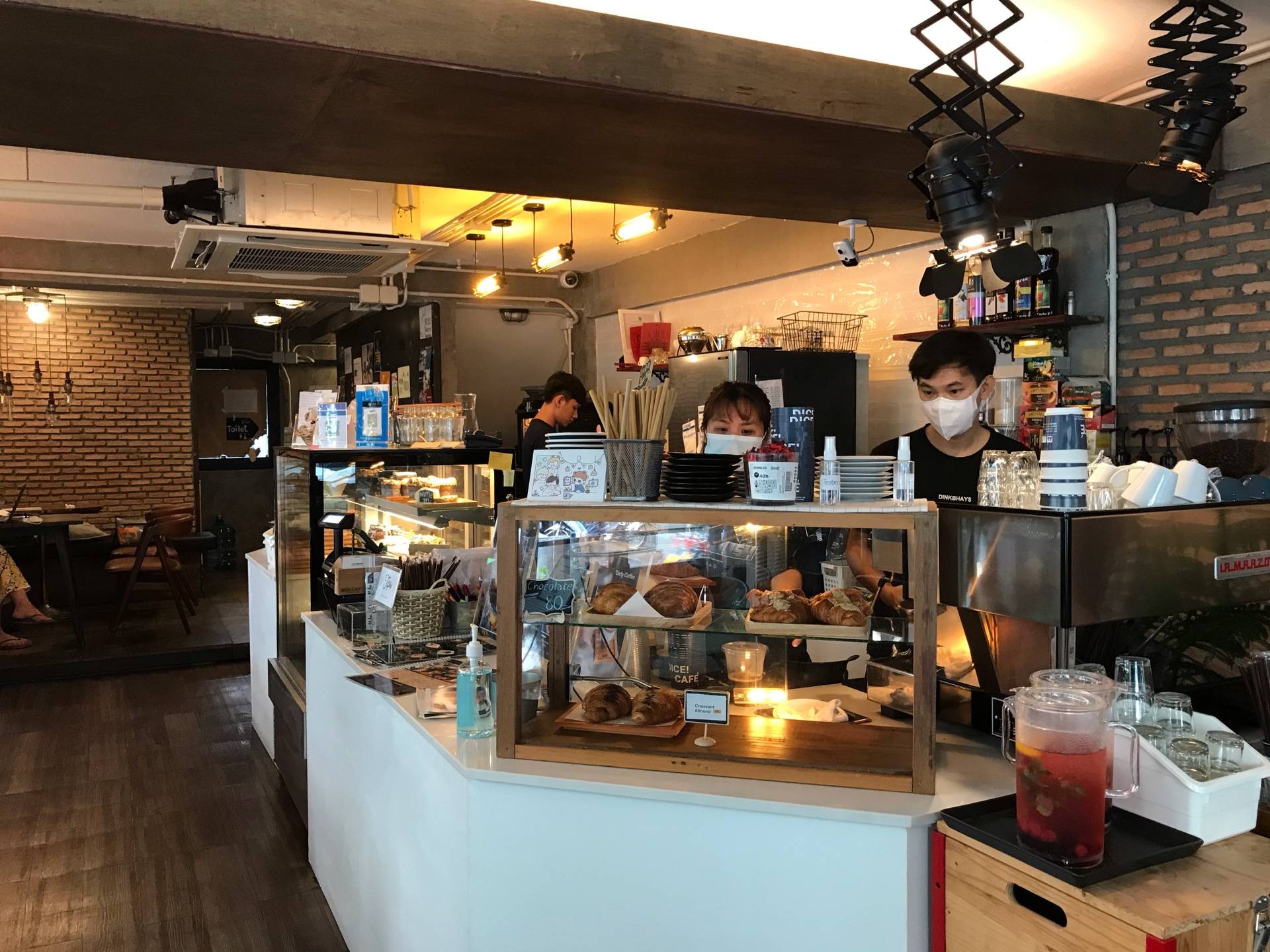 รีวิว Dice Cafe - Board Games & Coworking - ร้านคาเฟ่น่ารัก ร่มรื่น น่า ...