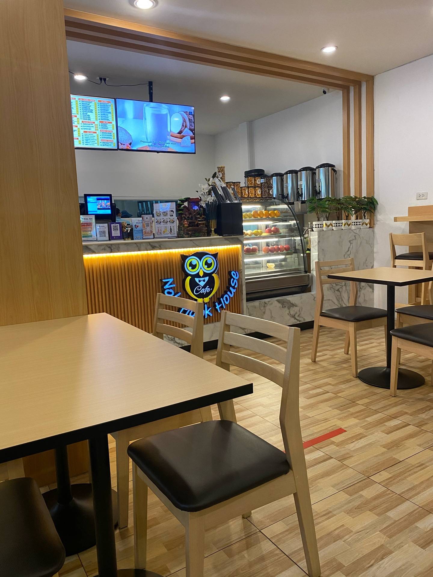 รูป นกฮูกเฮาส์คาเฟ่ (nokhook house cafe) ชานมไข่มุก ชาผลไม้ บรรทัดทอง