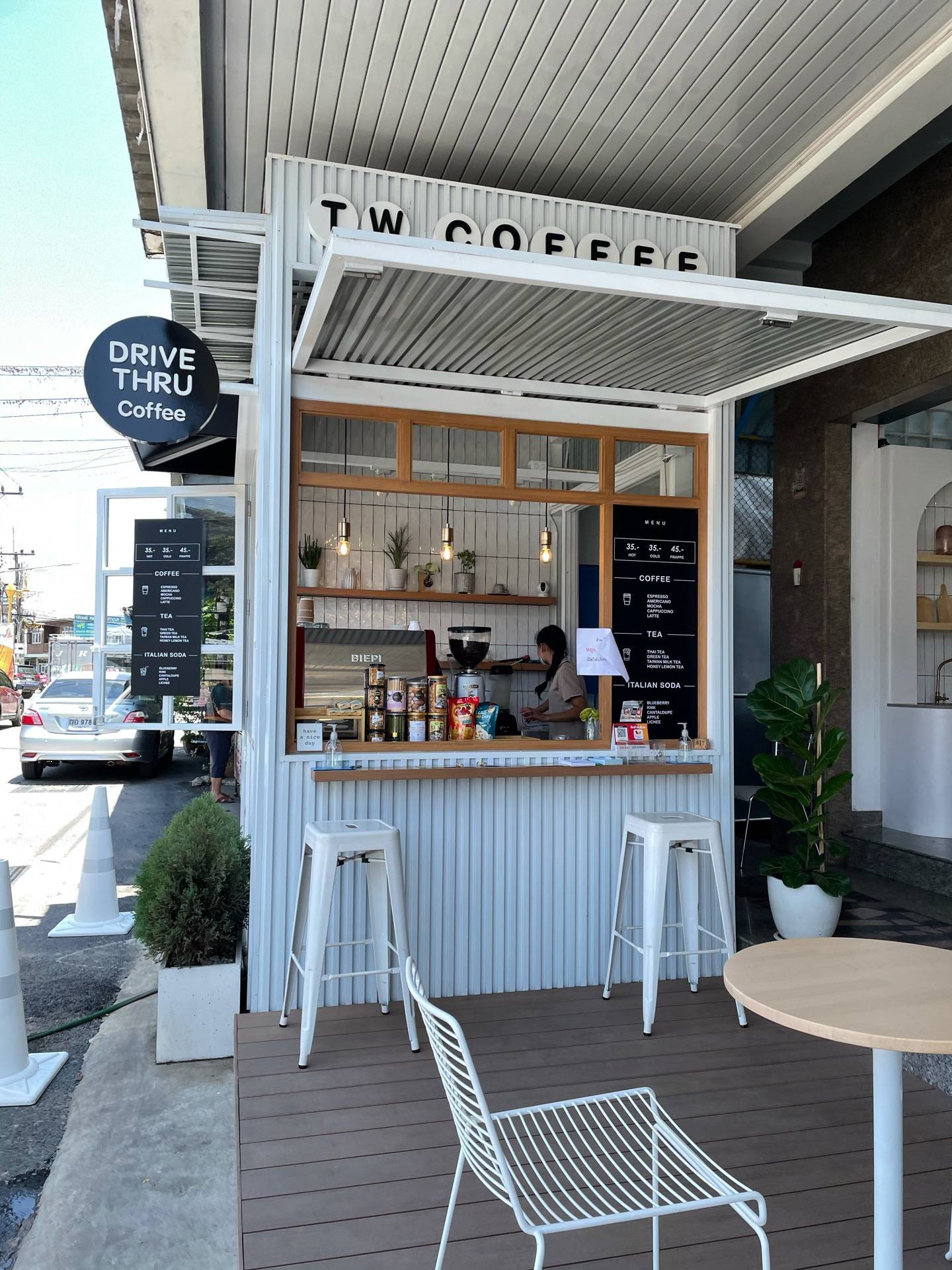 รีวิว TW Coffee - ร้านเครื่องดื่มเล็กๆริมถนน ไม่สะดวกลงก็จอดรอคิว drive ...