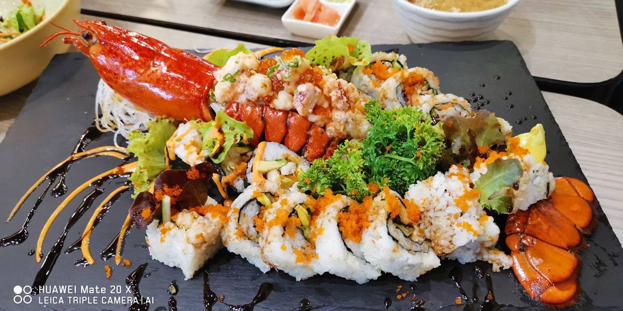 รีวิว Blue Ocean Sushi เทพารักษ์ - เป็นร้านซูชิที่ตกแต่งสวยค่ะ อาหารสดค่ะ