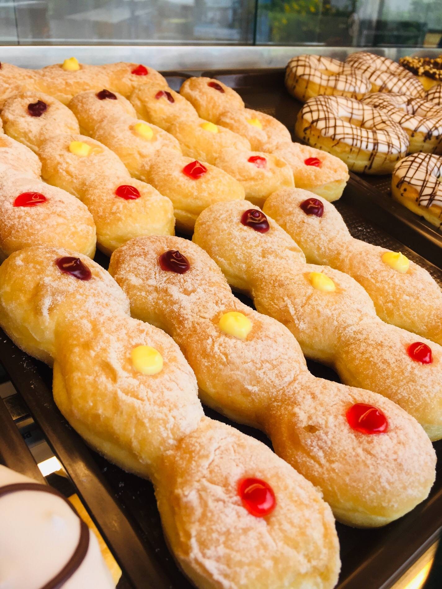 DOILY DONUTS สาขาใหญ่สระพังทอง - สั่งอาหารเดลิเวอรี | Wongnai x LINE MAN
