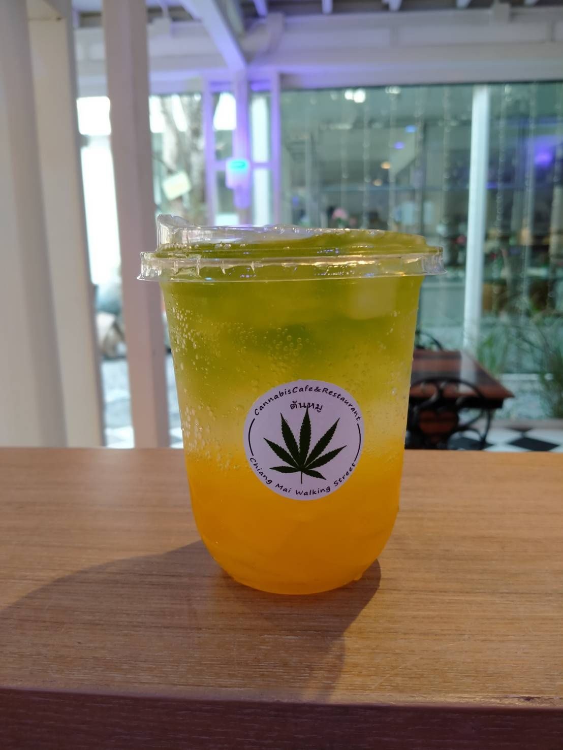 ร้าน ใบกัญชาคั้นสด Tonmoo Salaya by Opor | รีวิวร้านอาหาร