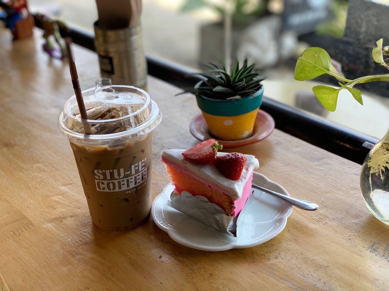 รีวิว Stu-fe Coffee อุบลราชธานี - บรรยากาศ ดี ขนม กาแฟ อาหารอร่อย แนะนำคะ