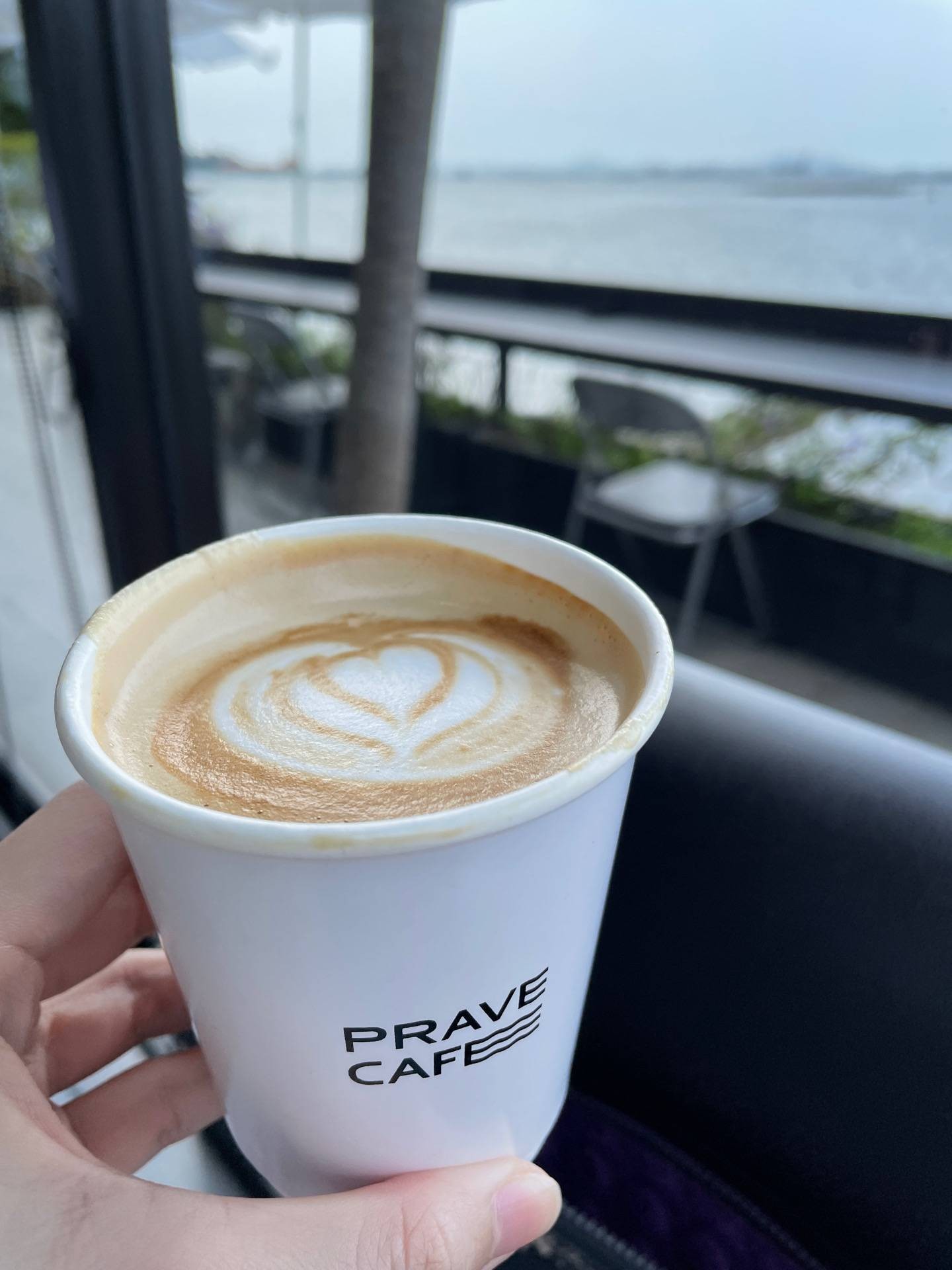 รีวิว Prave Cafe - ร้านมีหลายโซน แต่ทุกอย่างรวมๆเฉยๆ