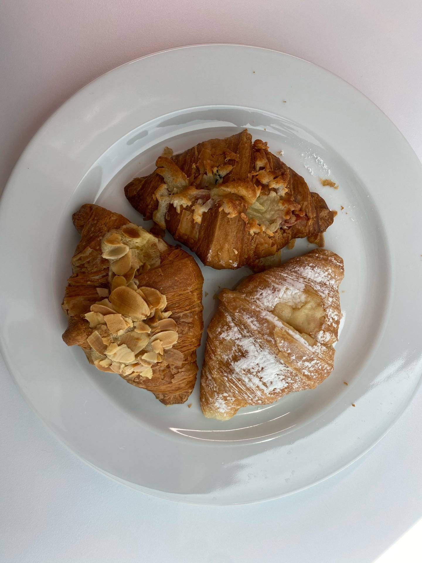 รีวิว Crazy Croissant Sathorn ยานนาวา - Croissant ชิ้นเล็ก ทานง่าย มี ...