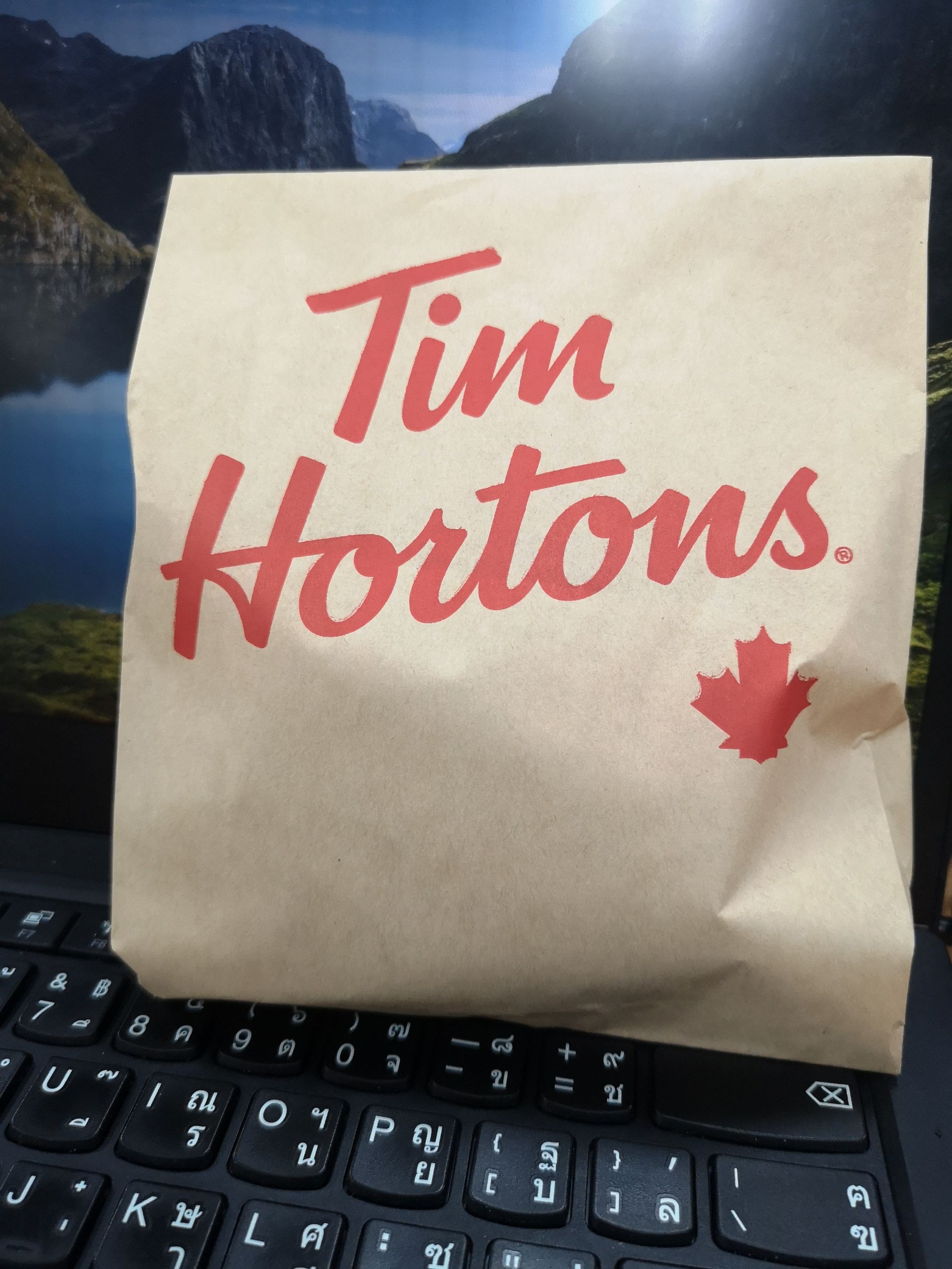 รีวิว Tim Hortons All Seasons Place - ลองโดนัทมีไส้ร้านนี้ - Wongnai
