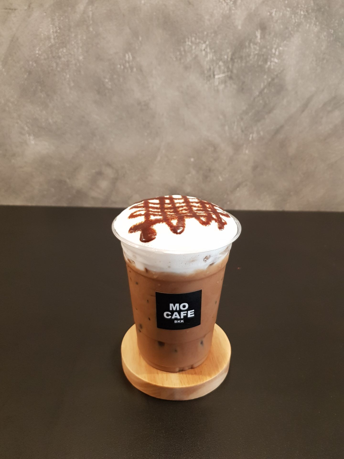 รีวิว Mo Cafe BKK โมคาเฟ่บีเคเค - มอคค่าคาราเมลเข้มข้น เสียดายนั่งกิน ...