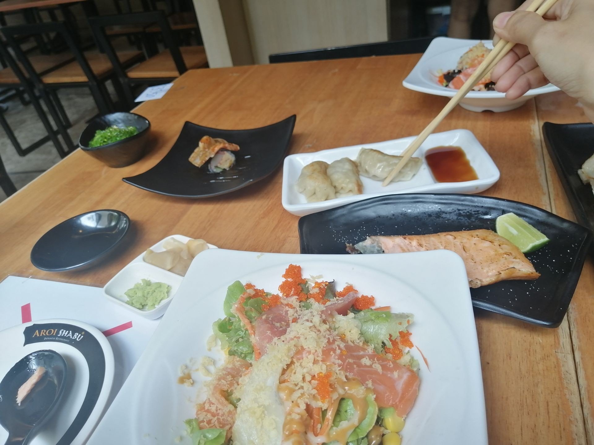 รีวิว Aroi Sushi Thru Thonglor ถนนเพชรบุรีตัดใหม่ - ร้าน Sushi Buffet ...