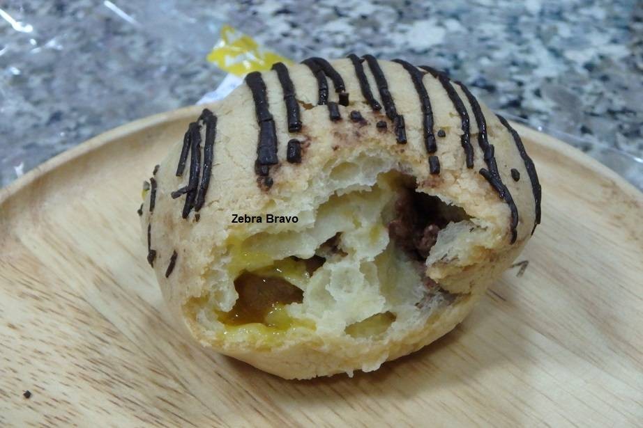 Chocolate Orange Choux • แป้งนุ่มหยุ่น มีไส้ด้านใน 2 รส ช็อกโกแลตและส้ม ...