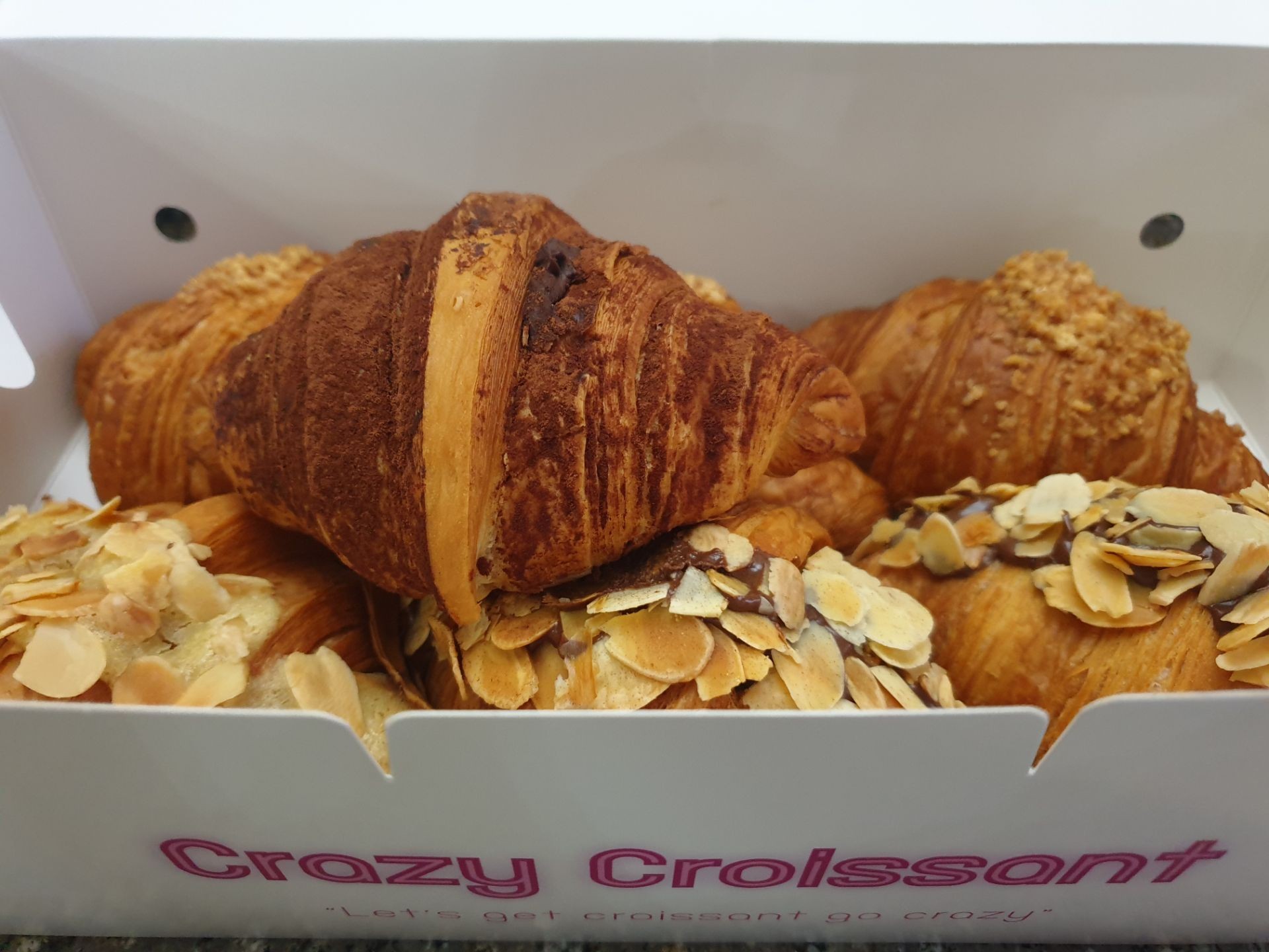 รีวิว Crazy Croissant Sathorn ยานนาวา - ครัวซองต์กรอบนอกนุ่มใน ราคาไม่ ...