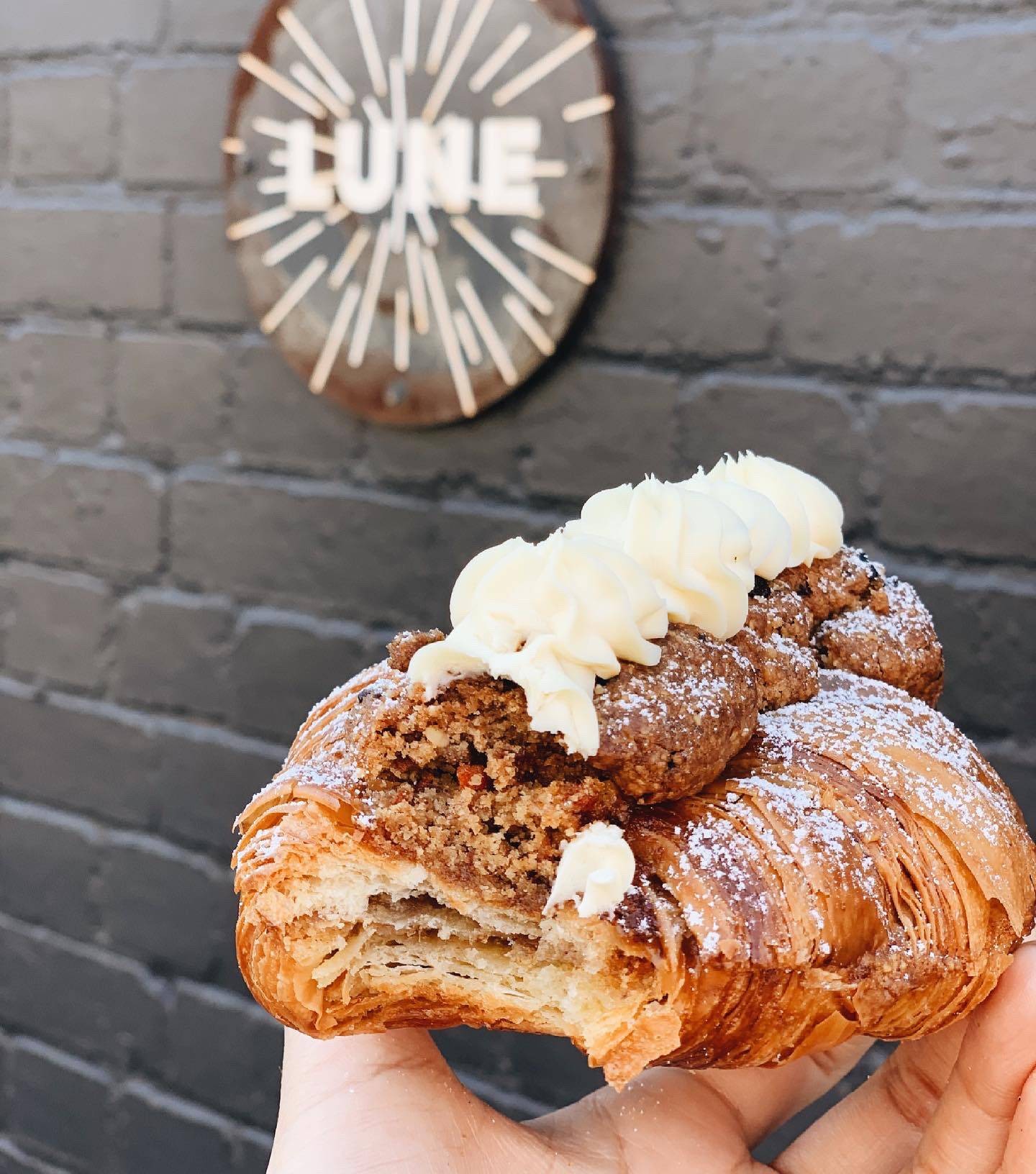 รีวิว Lune Croissanterie - April Specials—🥕🍰 Carrot Cake Croissant & 🐰 ...