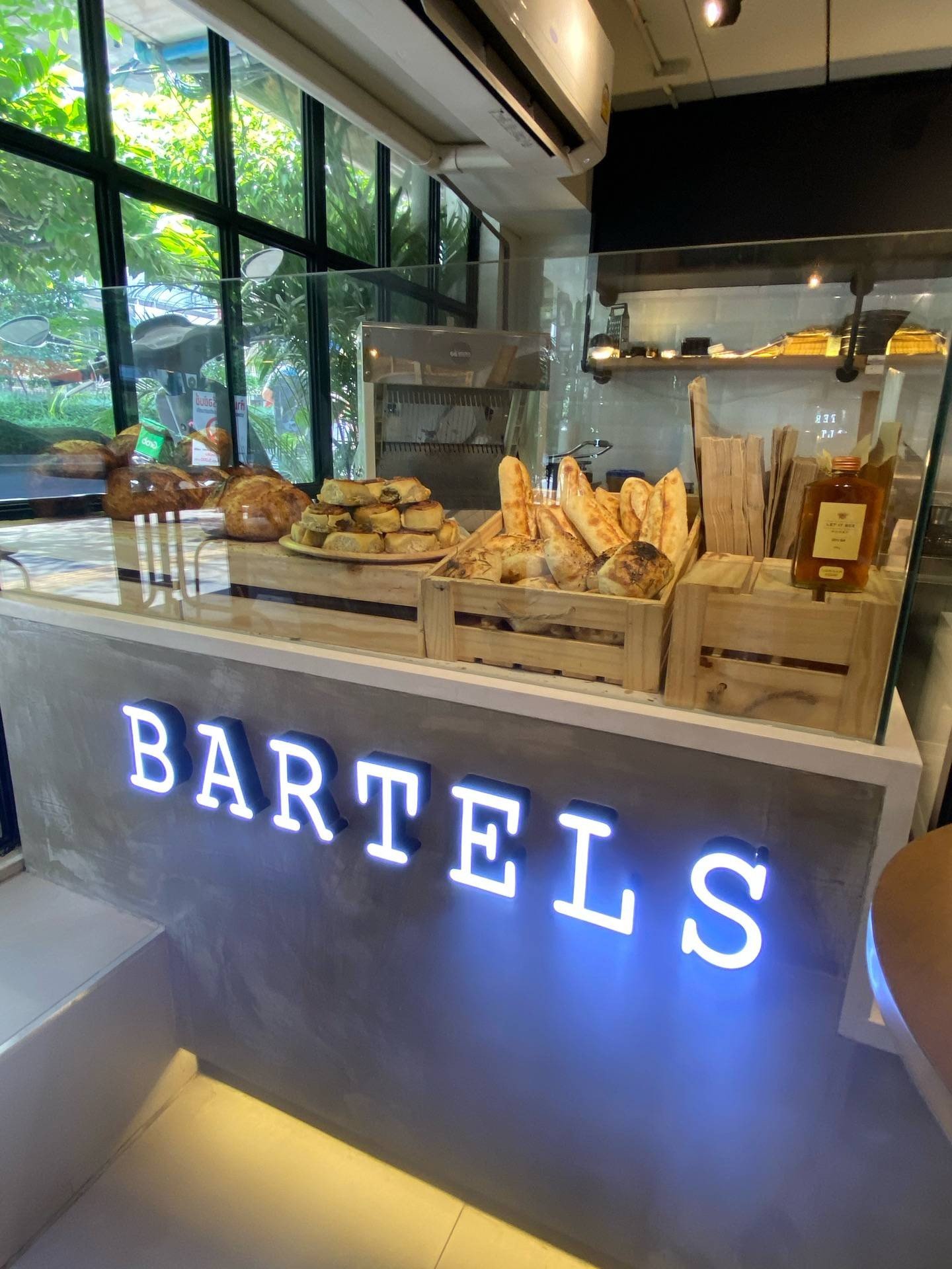 รูป Bartels Craft Bread Coffee & Juicery Phrom Phong - Wongnai