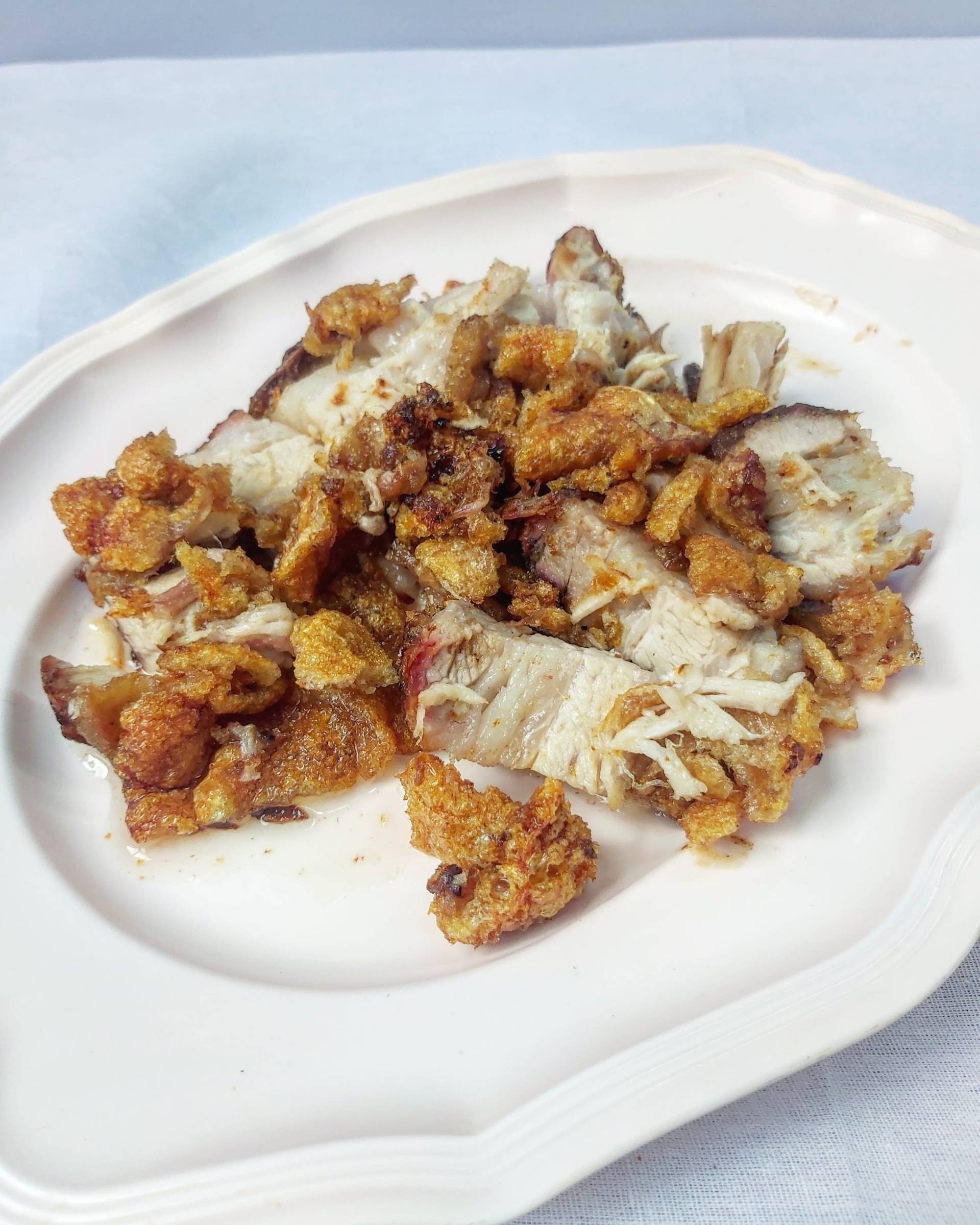 รูป หมูกรอบนายไซ ประชาชื่น