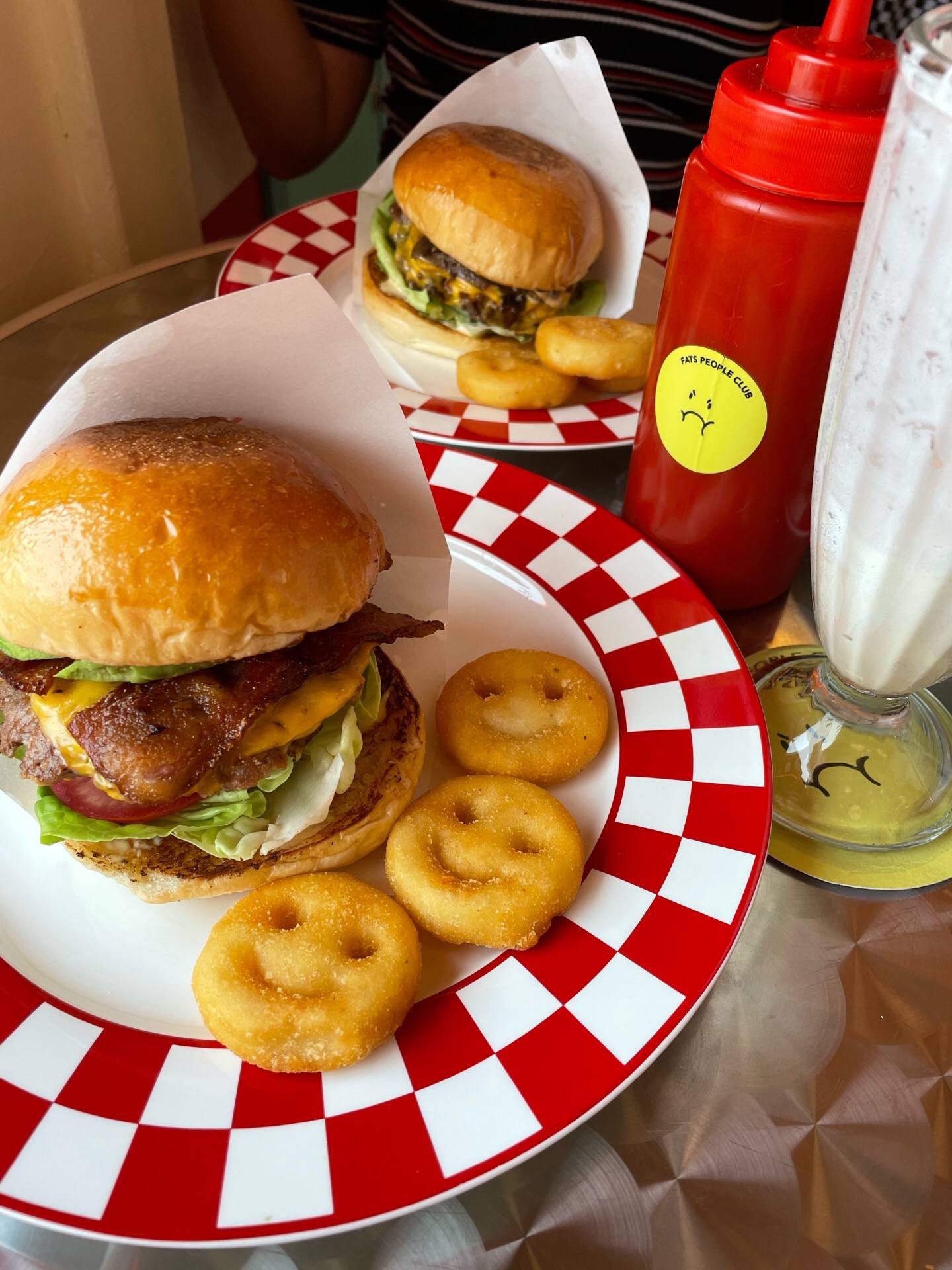 รีวิว Fats and Angry Ari - ร้านสวย เบอร์เกอร์เฉยๆ - Wongnai