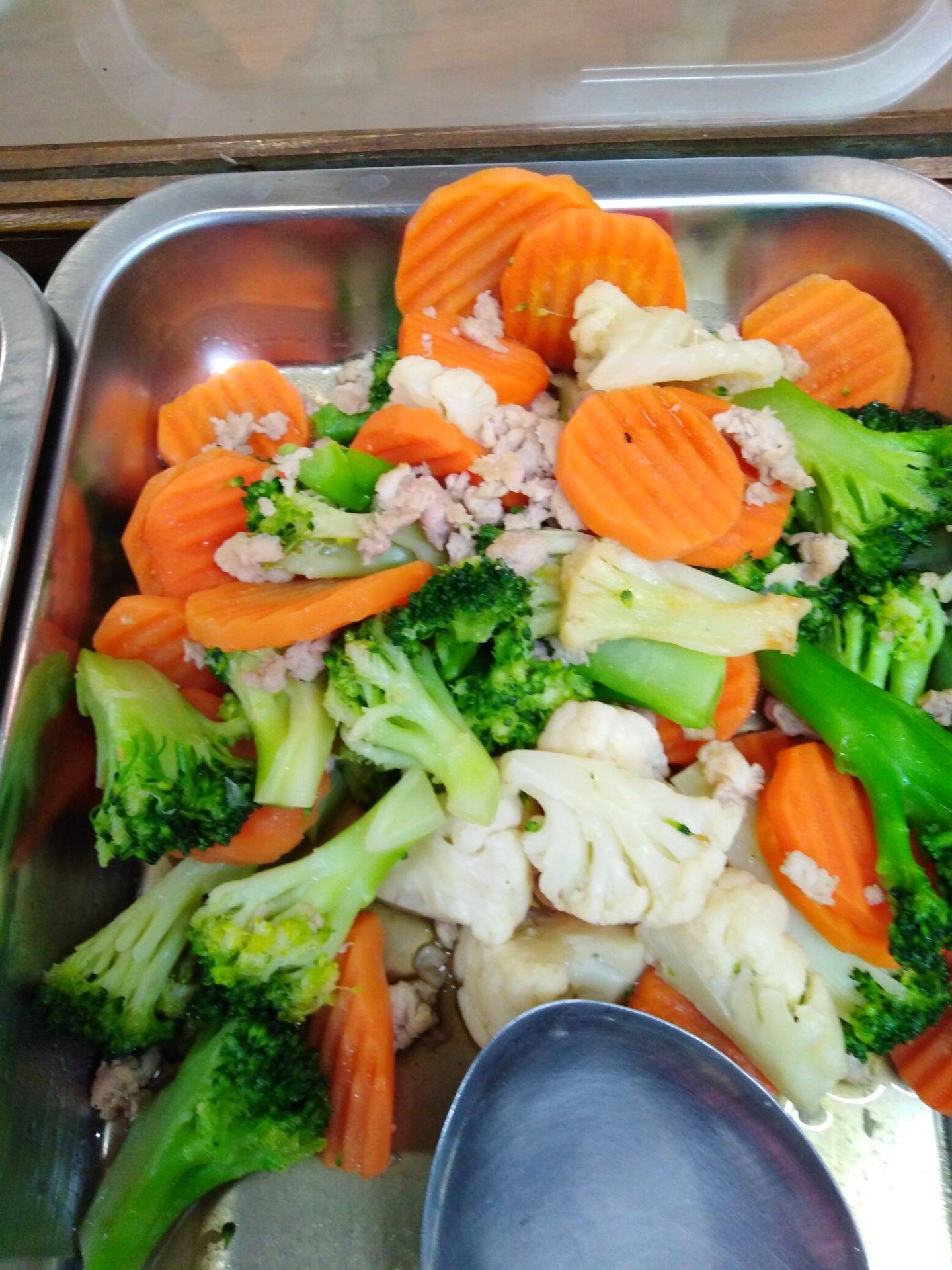 [รีวิว] ร้าน กาญจณี CMU Food Center | เมนูแนะนำ รูปภาพ ราคา