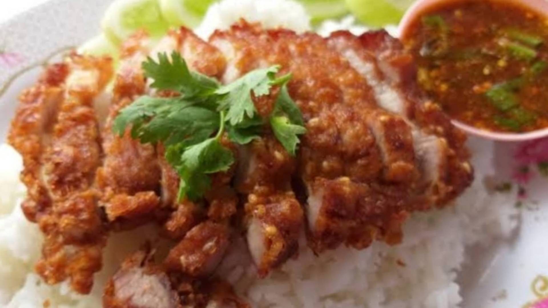 ข้าวหมูทอดนายไก่ (Khao Moo Tod Nai Kai) ศาลากลาง บางกรวย - สั่งอาหารเดล ...