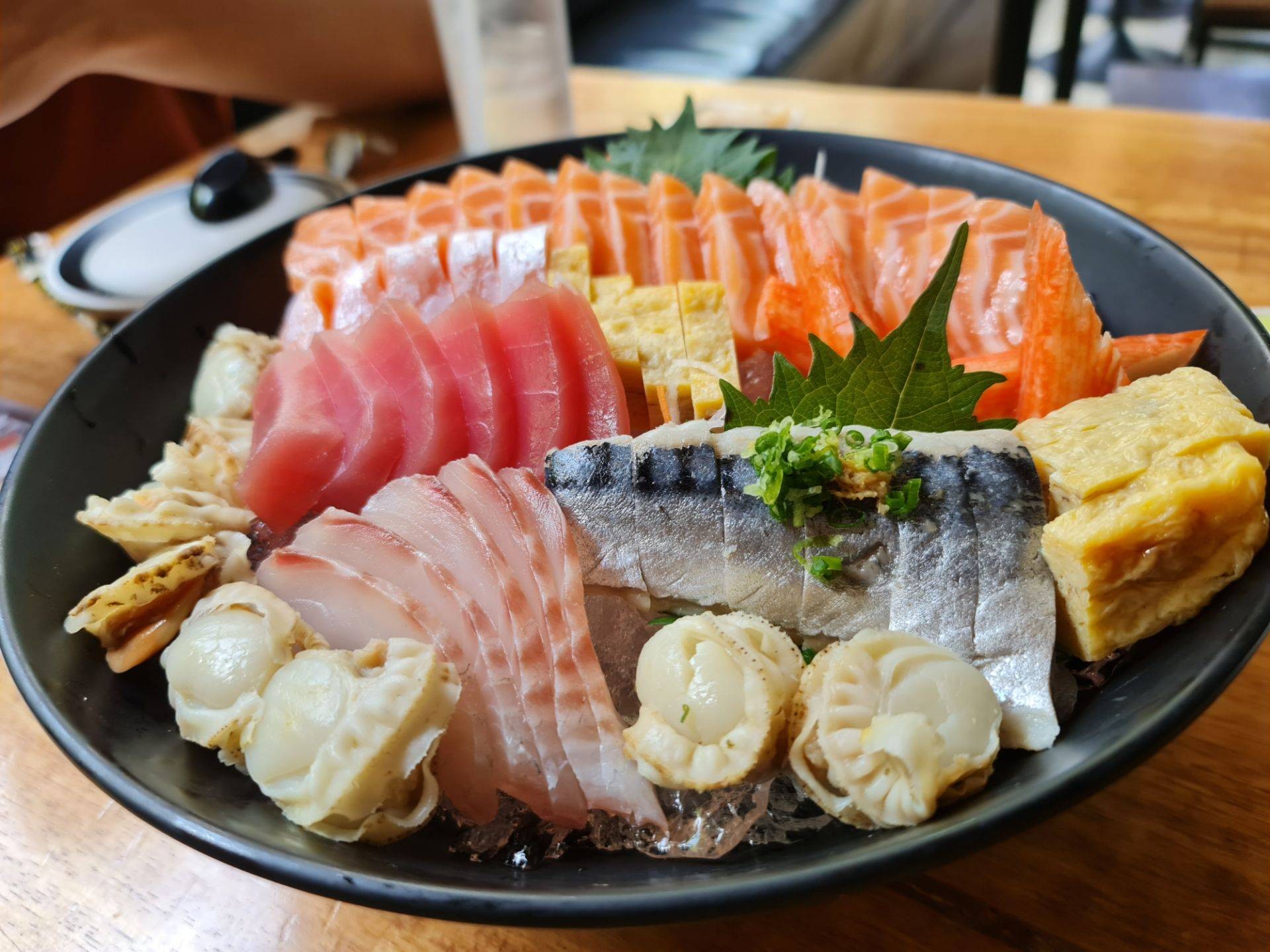 รีวิว Aroi Sushi Thru Thonglor ถนนเพชรบุรีตัดใหม่ - สด อร่อย คุ้มค่า ...