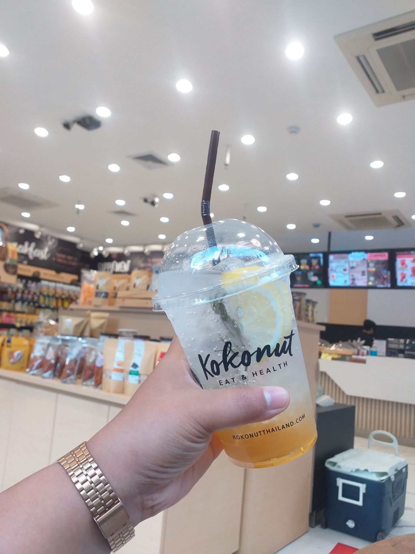 รีวิว Kokonut Eat and Health กลาสเฮ้าส์ อโศก - โฮลีเดย์วันนี้ขอซัดเมนูนี้รับวันที่สดชื่นล่ะกั๊นน ...