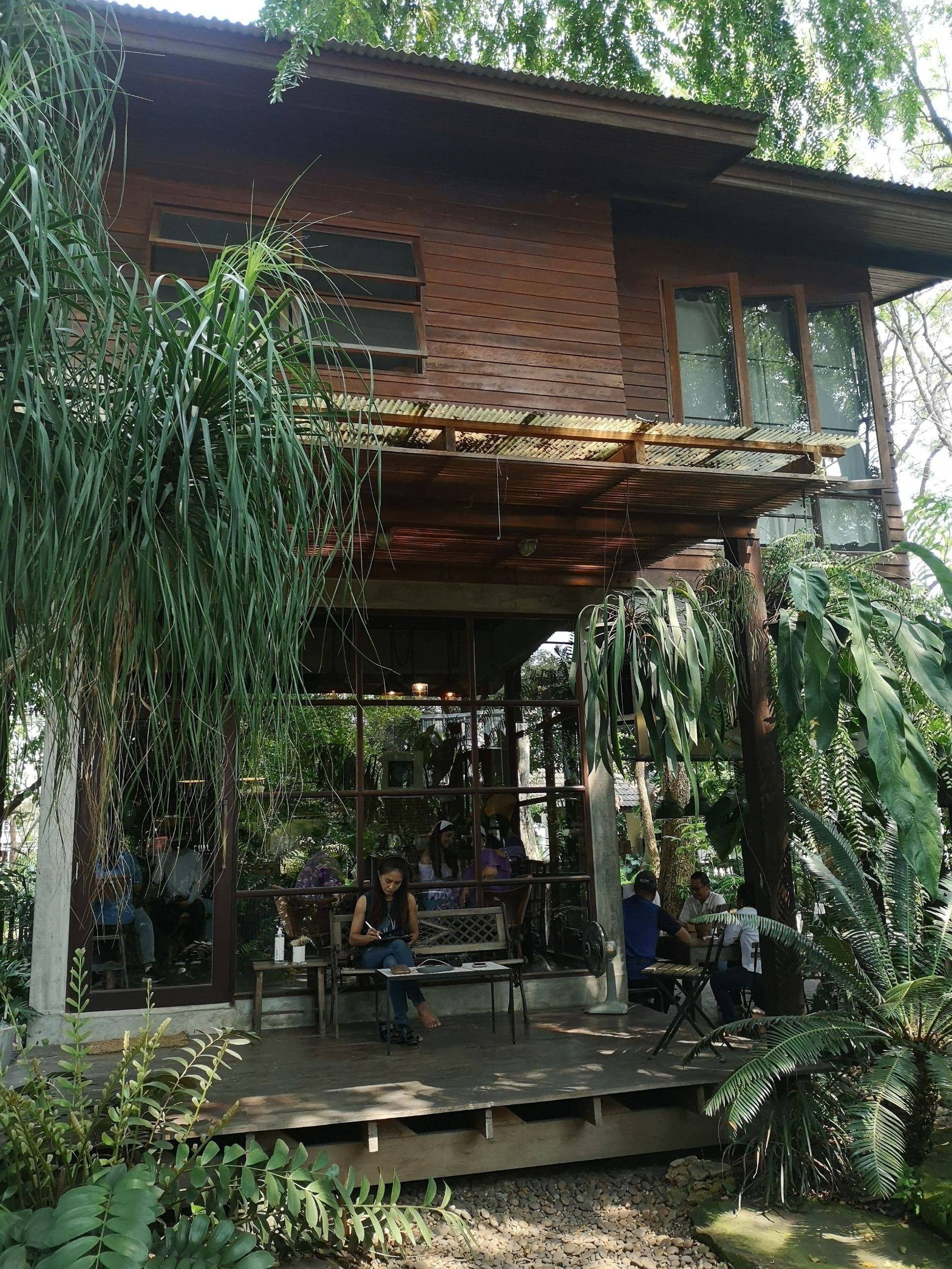 รีวิว 382 SPACE COFFEE & BAKERY - บรรยากาศ ร่มรื่น กาแฟดี - Wongnai
