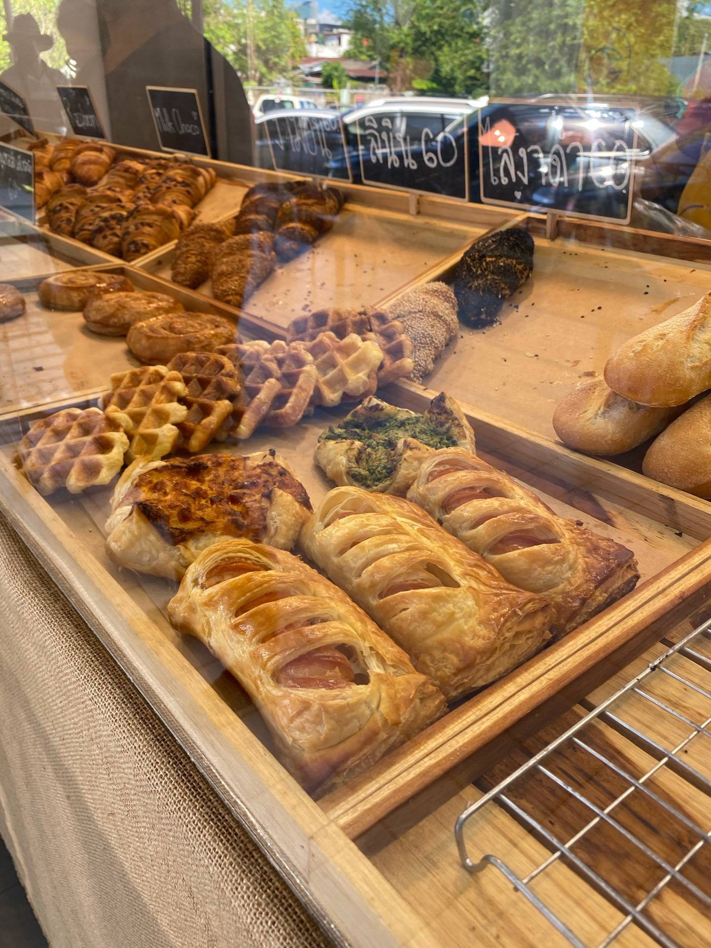 รีวิว The Croissant Corner Or Tor Kor Market - เดินผ่านร้านก็หอมเนย รู้ ...