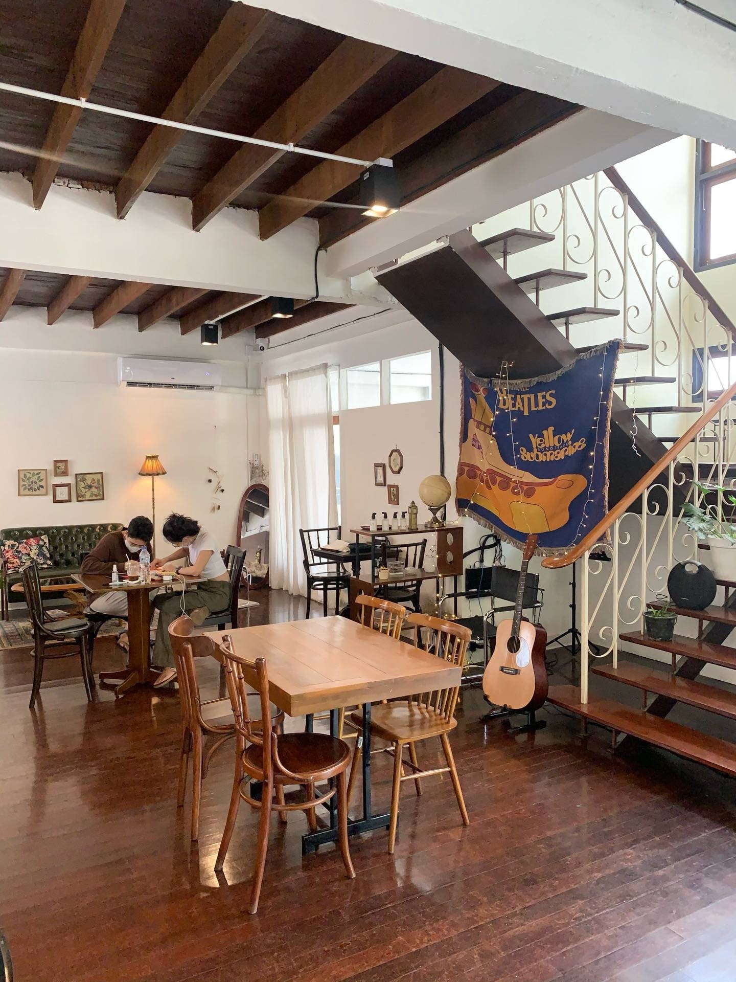 รีวิว Knock Knock Cafe & Bar - - คาเฟ่ในบ้าน คลาสสิค ดนตรี และพาสต้า