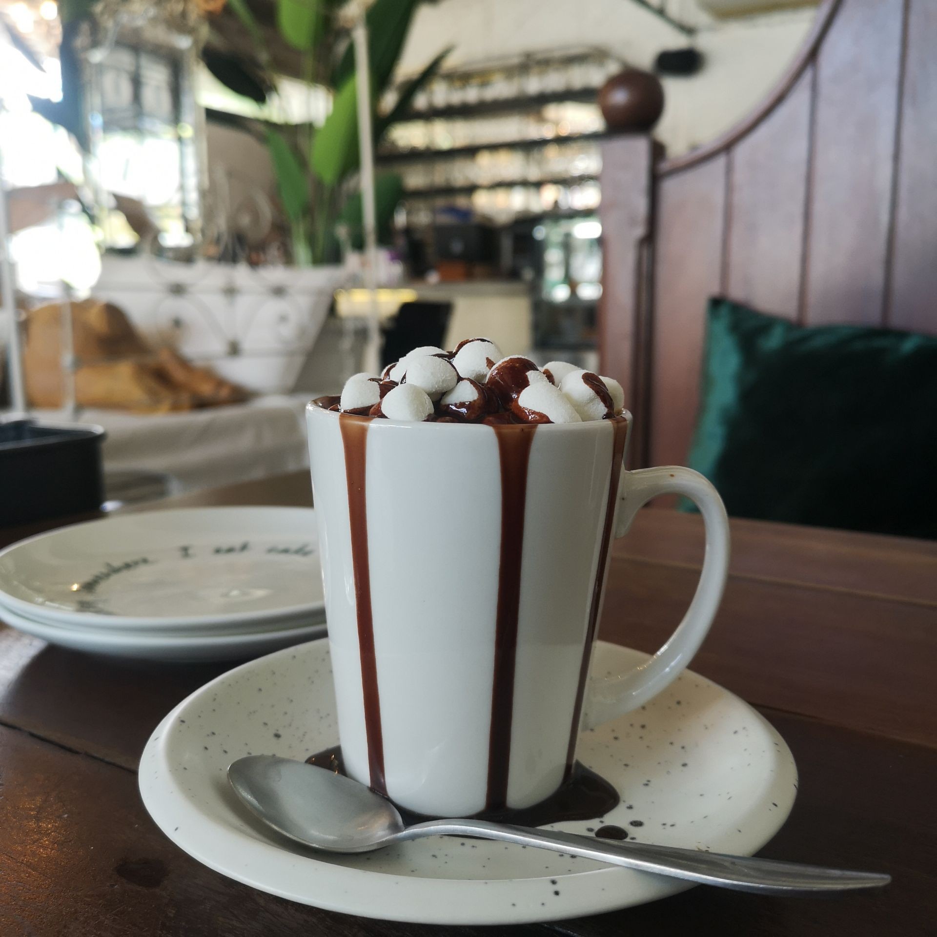 Hot Small Talk • กลมกล่อมกำลังดี เข้ากับมาชเมลโล่หวานๆ ร้าน Small Talk ...
