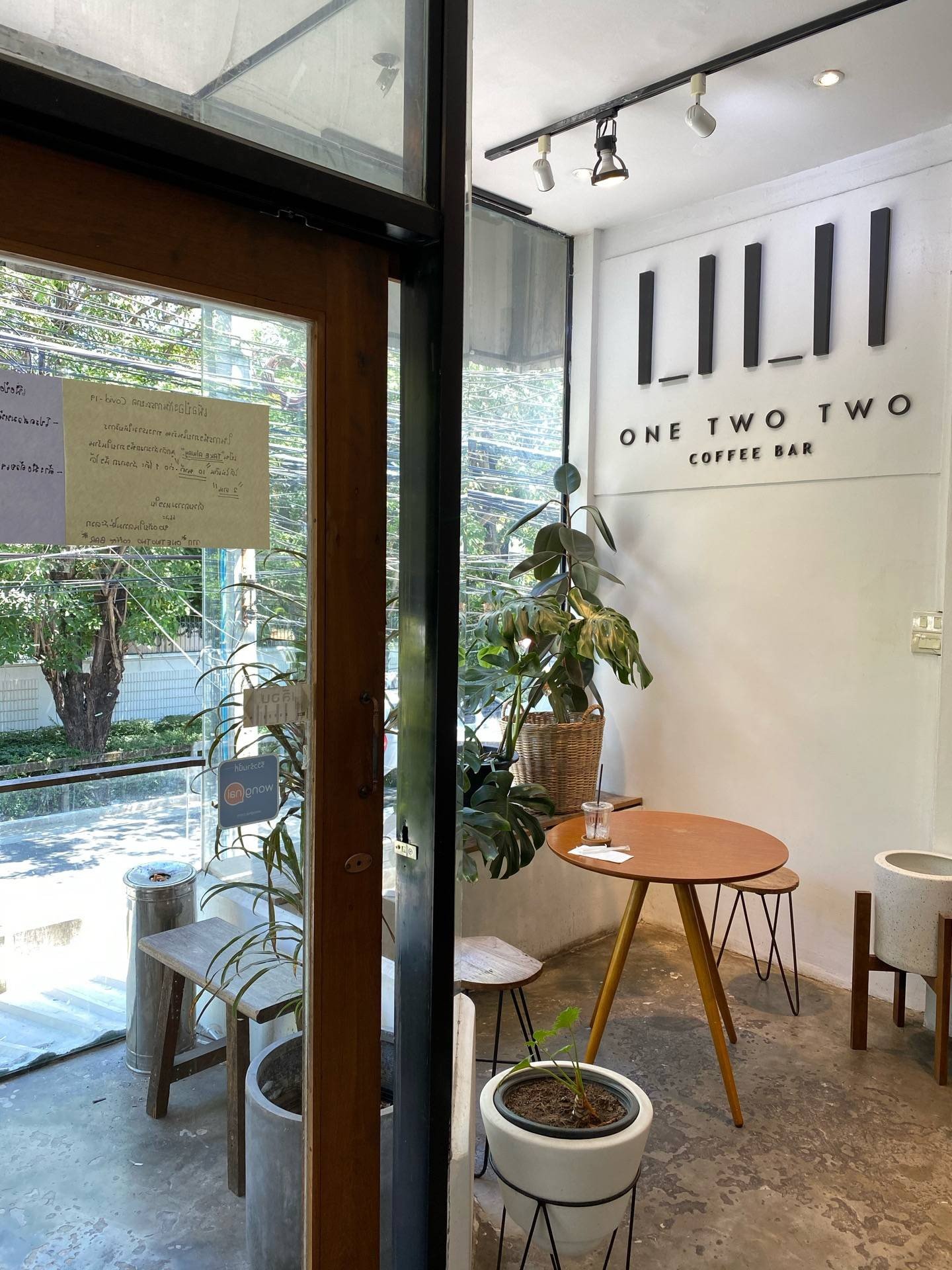 รีวิว One Two Two Coffee Bar ศรีนครินทร์ - ร้านกาแฟมีเมล็ดให้เลือกหลาก ...