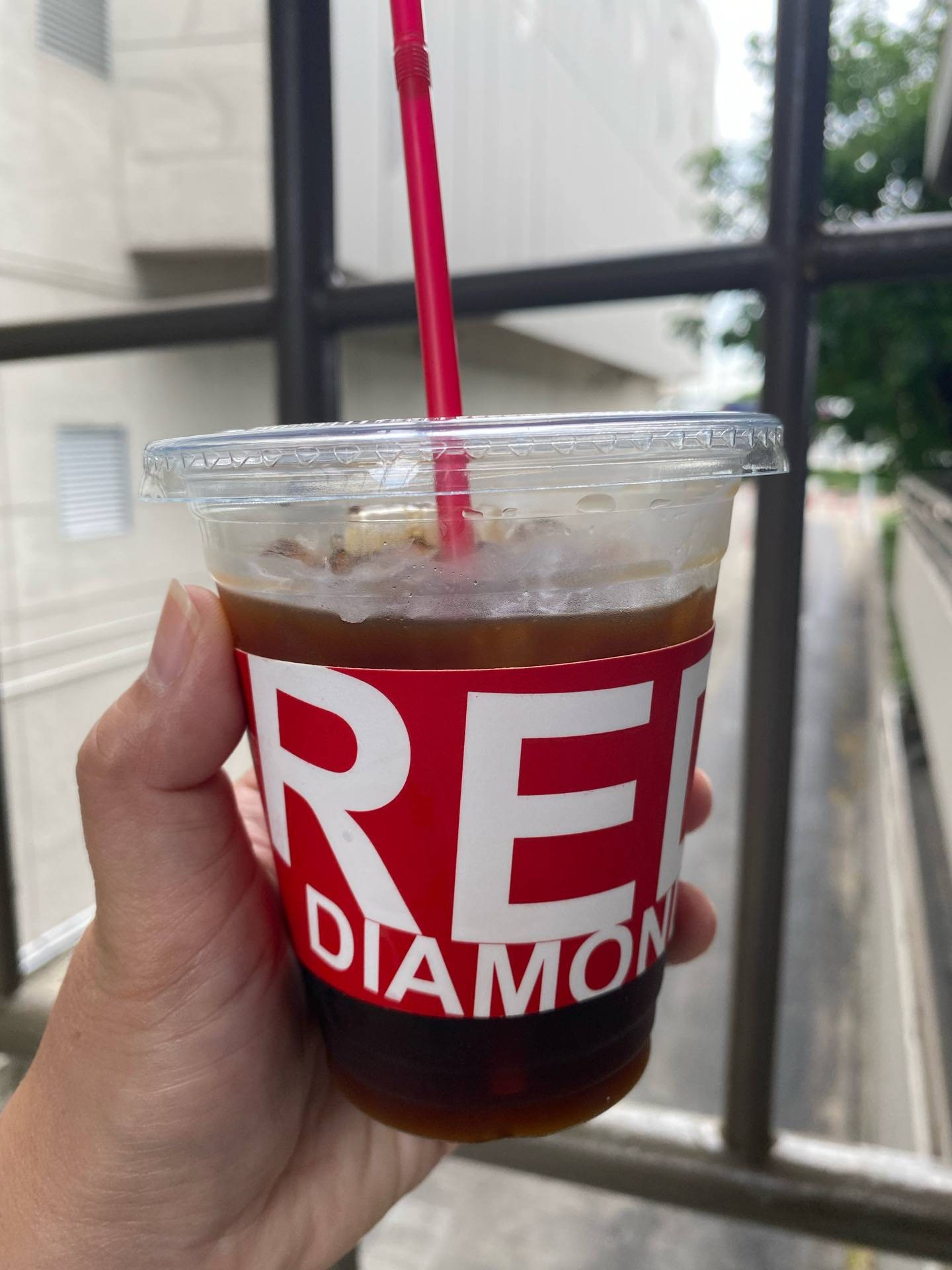 รีวิว Red Diamond Cafe เซ็นทรัล อีสวิล - Red Diamond mobile ชั้นใต้ดิน