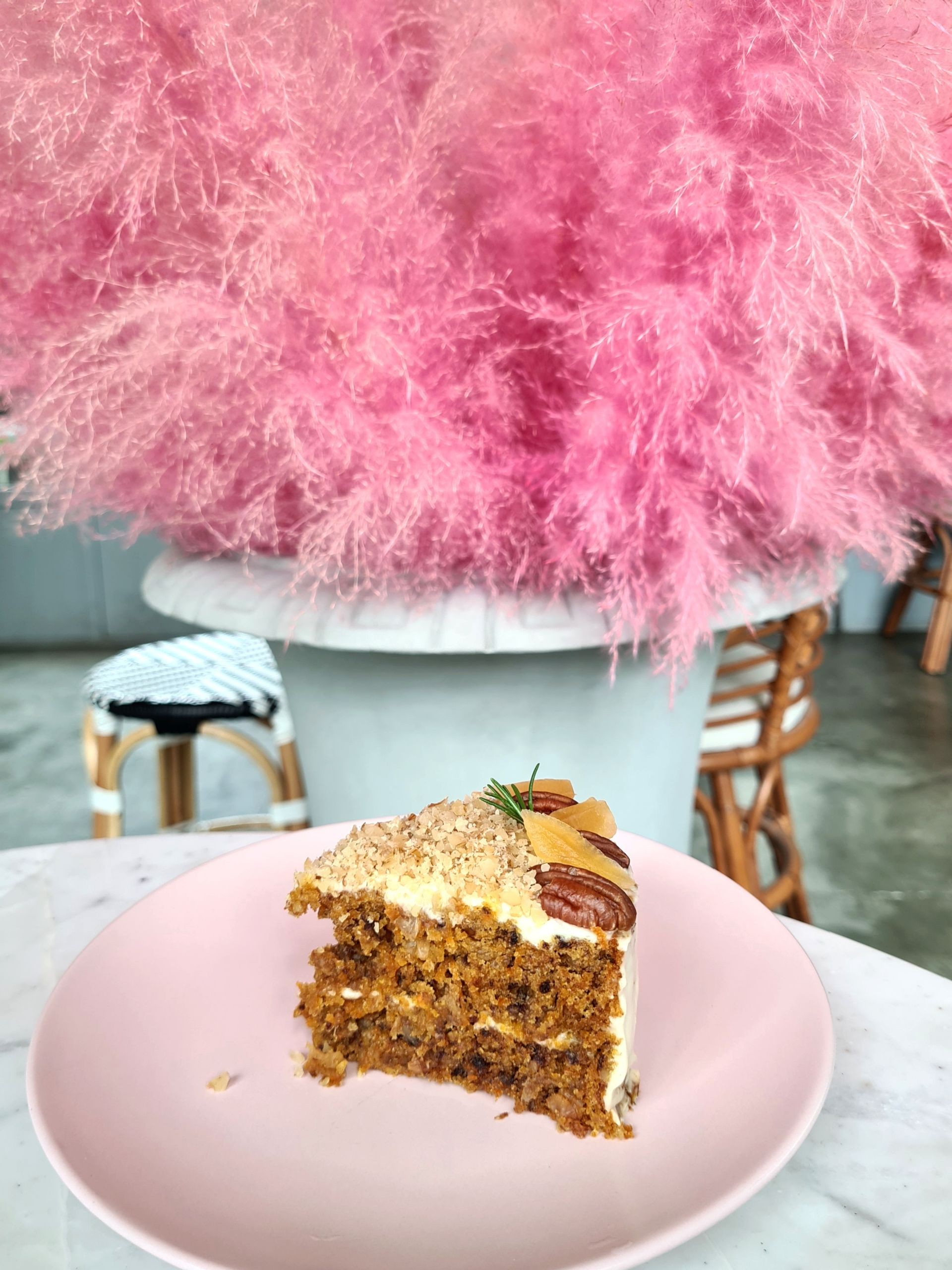 รีวิว Banana&Rose (บานาน่า แอนด์ โรส) - - คาเฟ่บรรยากาศดีร่มรื่นในย่านรัชดา