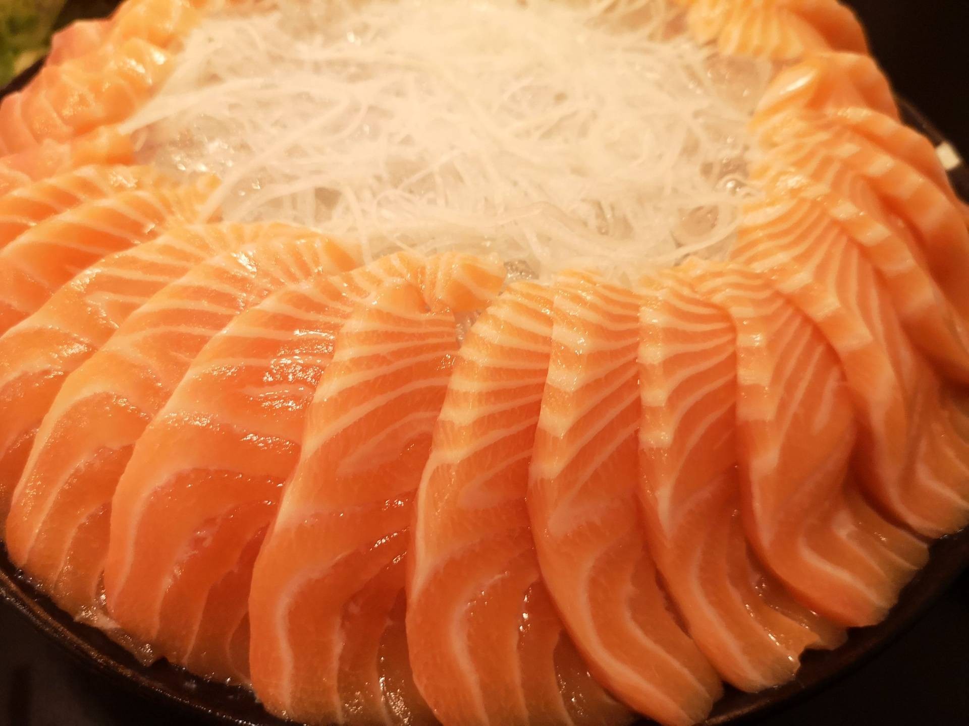 ปลาแซลมอน ซาชิมิ ร้าน HOSHI JAPANESE สิงห์ คอมเพล็กซ์