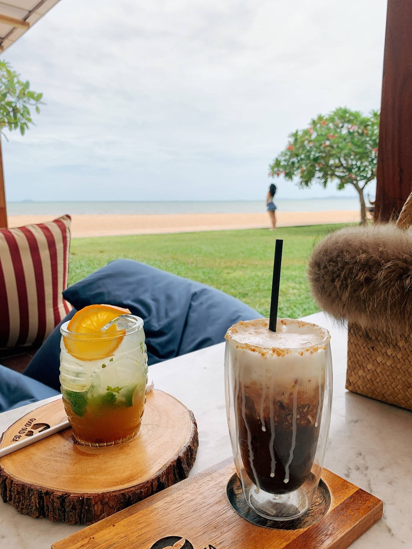 รีวิว Good Old Sea Pattaya - คาเฟ่สุดชิล ริมทะเลบนหาดส่วนตัว กับร้าน ...